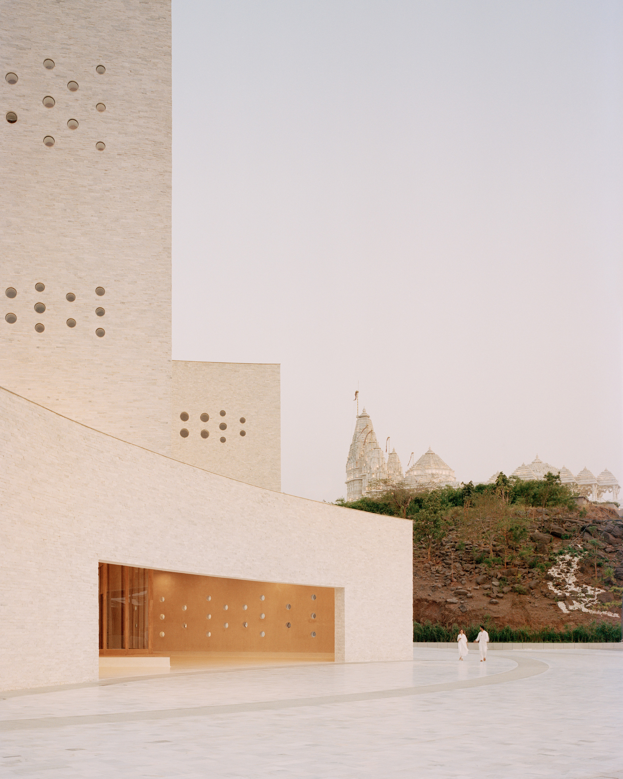 Gallery of Raj Sabhagruh Discourse Hall / Serie Architects - 7