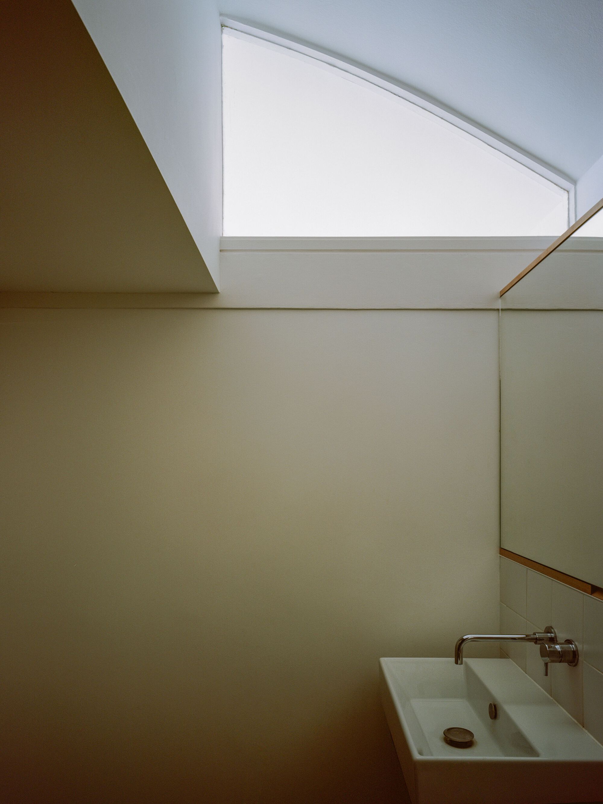 Gallery of Crescent House / TYPE - 21