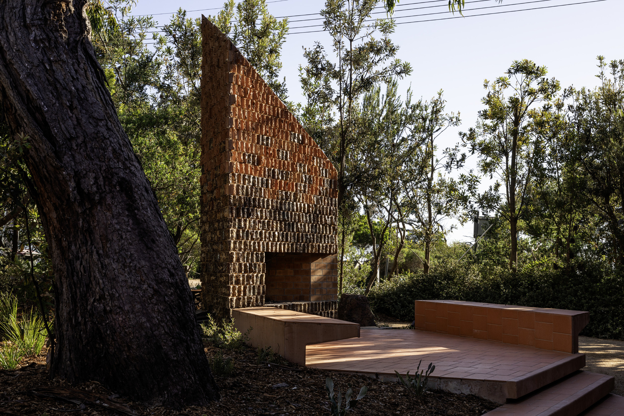 Gallery of Burnt Earth Beach House / Wardle - 19