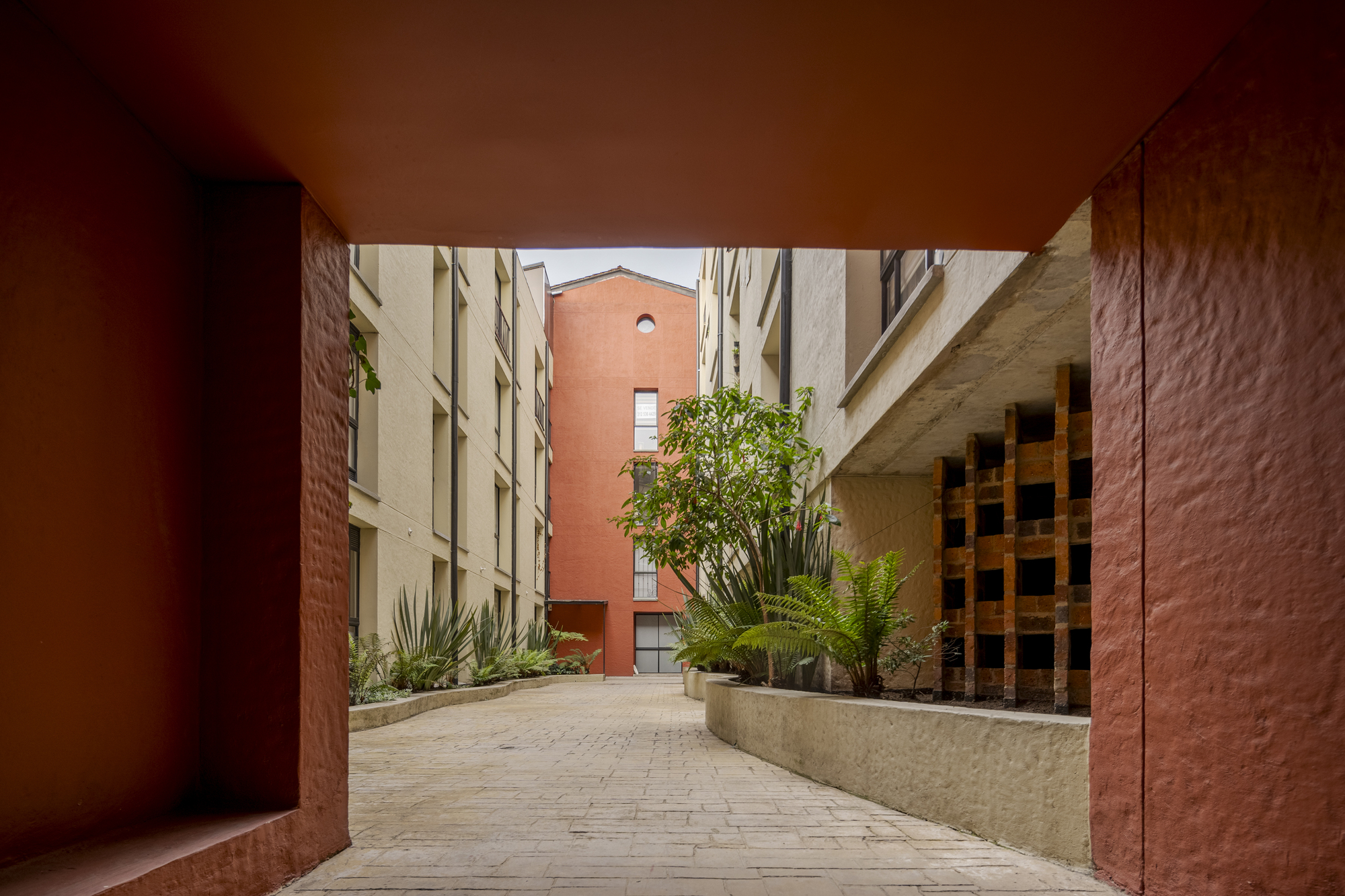 Gallery of Monfort Suites Royal Multi-family Housing Complex / Concreta ...