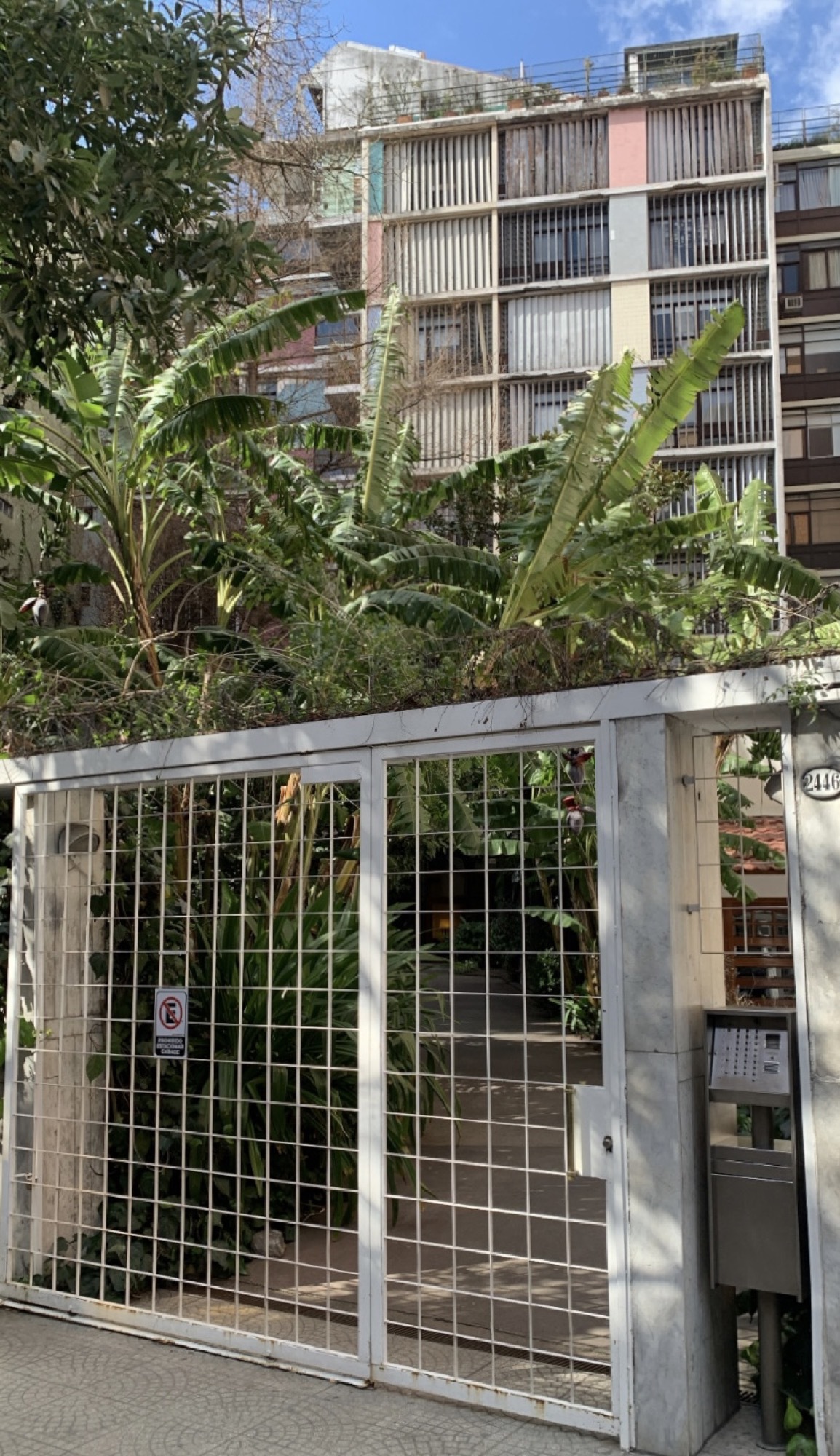 Galería de La adaptación del movimiento moderno en Argentina: el Grupo Austral y el edificio Los ...