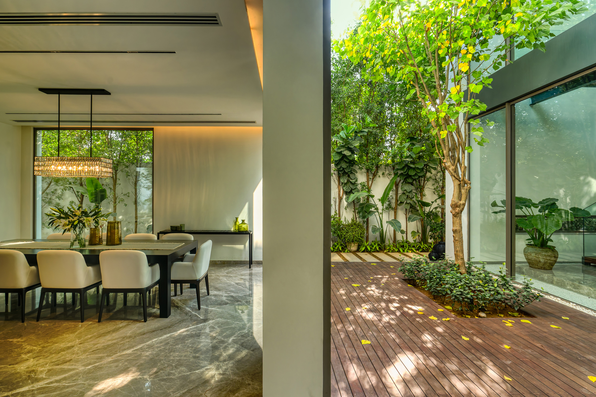 Gallery of White House / DADA Partners - 12