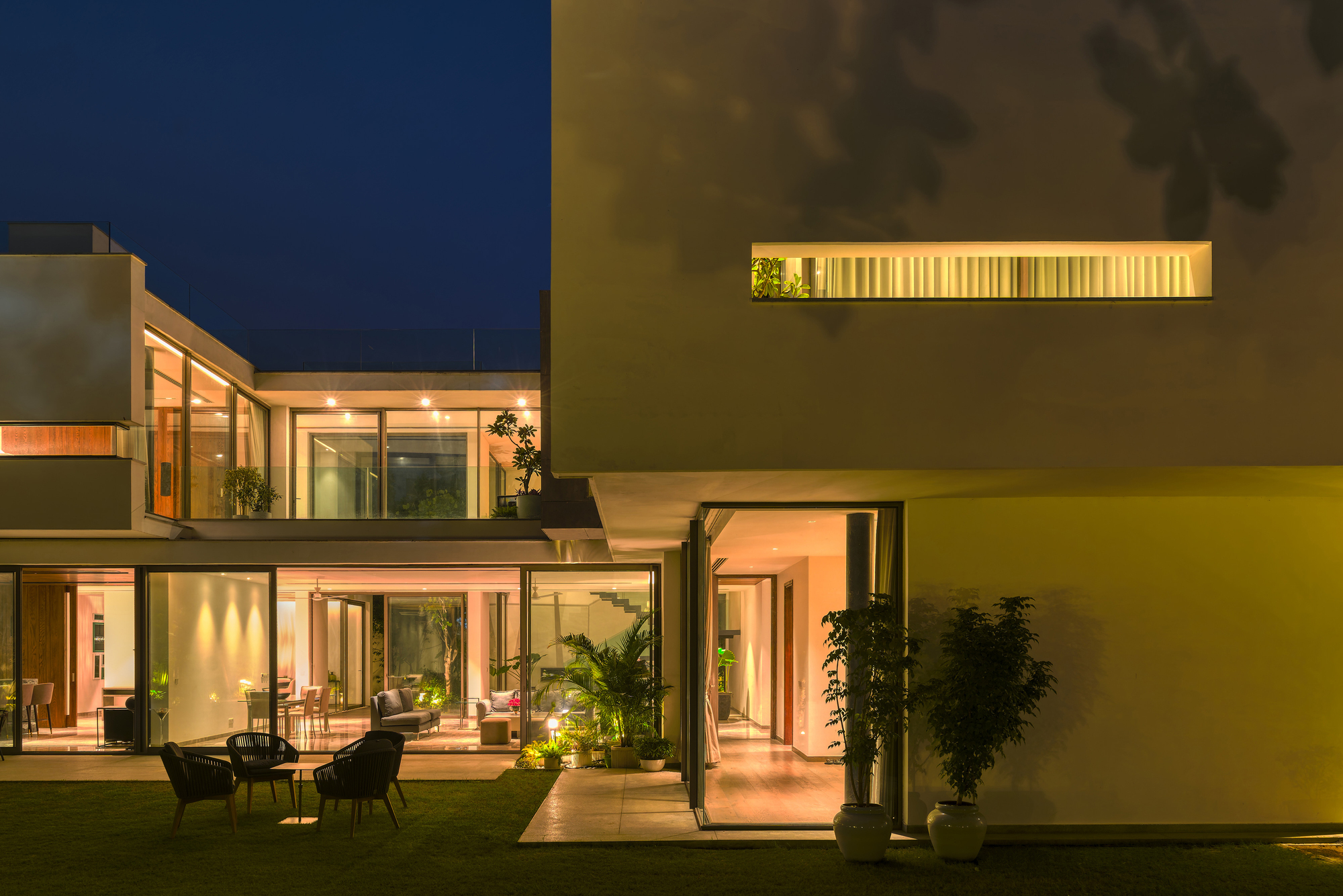 Gallery of White House / DADA Partners - 8