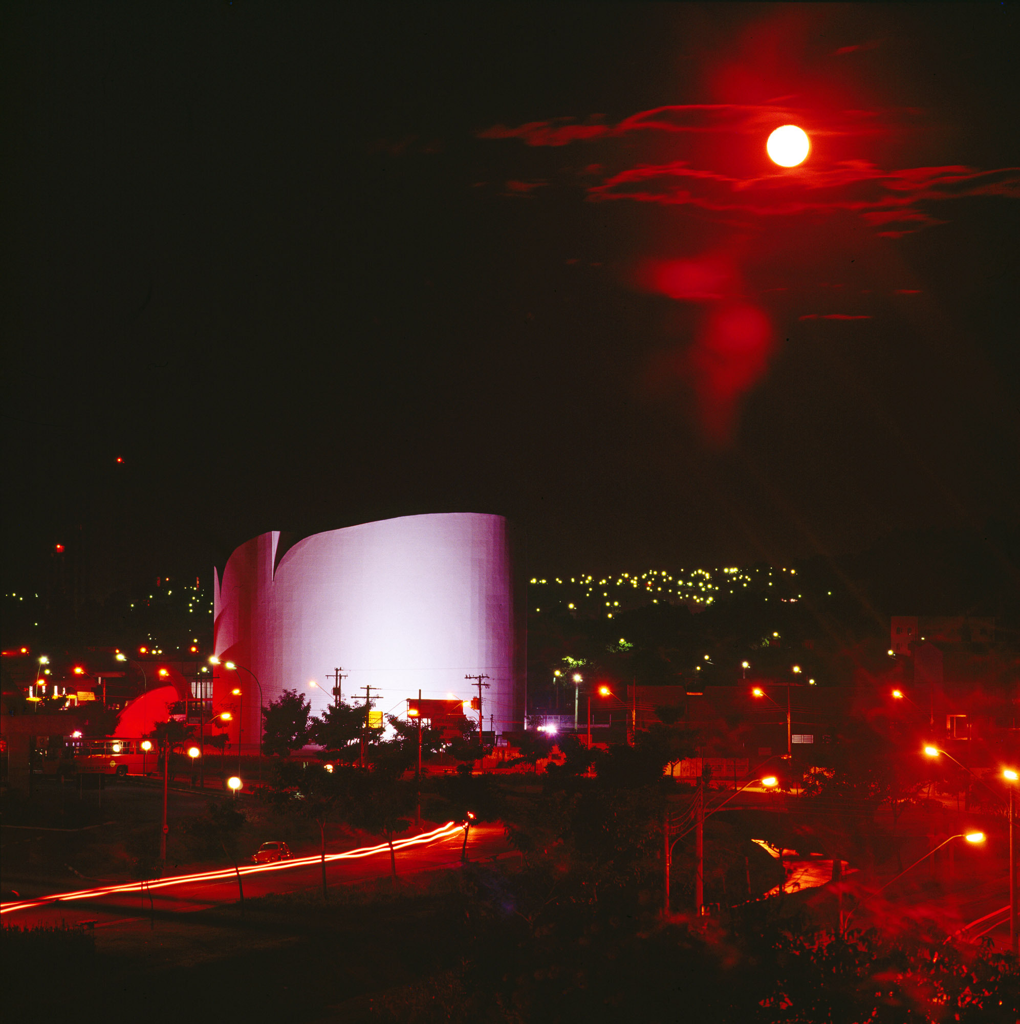 Galería de Tras el legado de Oscar Niemeyer: la historia detrás del Teatro Estatal de Araras en ...