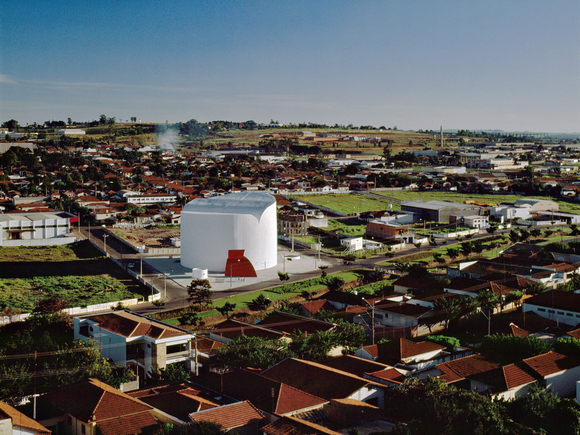 Galería de Tras el legado de Oscar Niemeyer: la historia detrás del Teatro Estatal de Araras en ...
