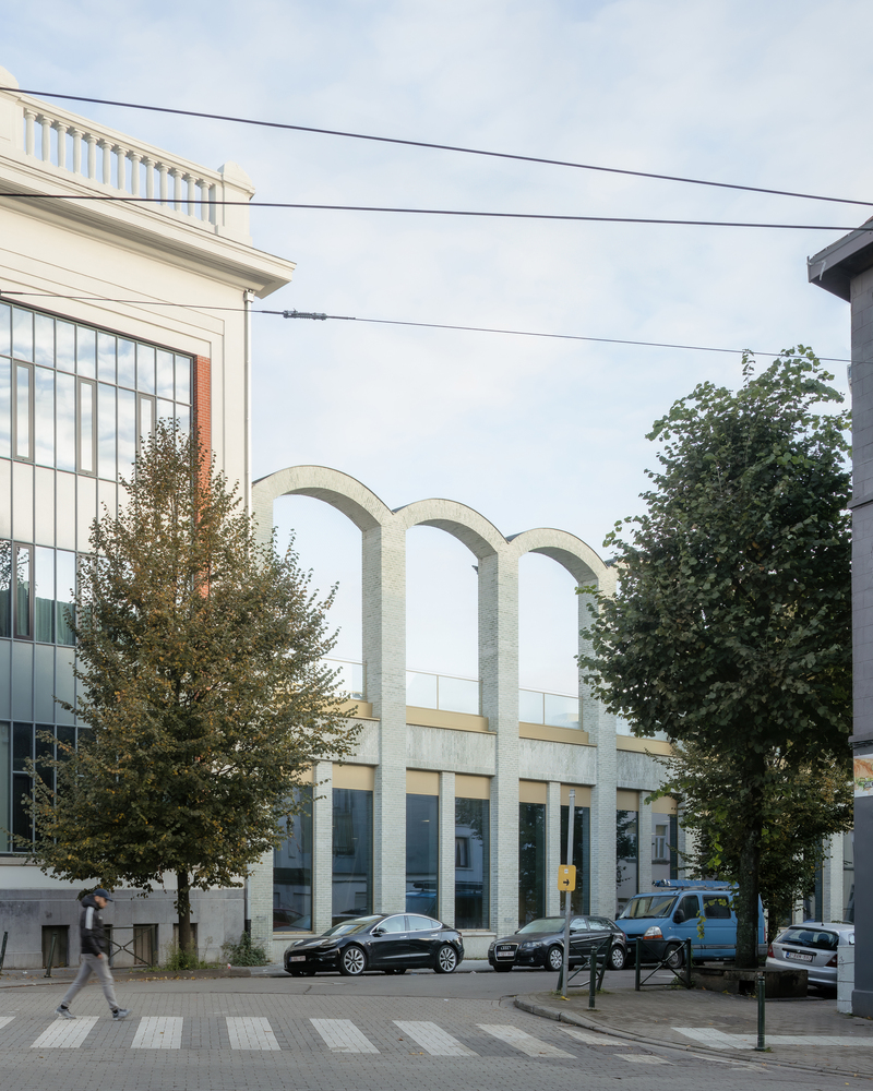 Gallery of Egied Van Broeckhoven School / B2Ai - 17