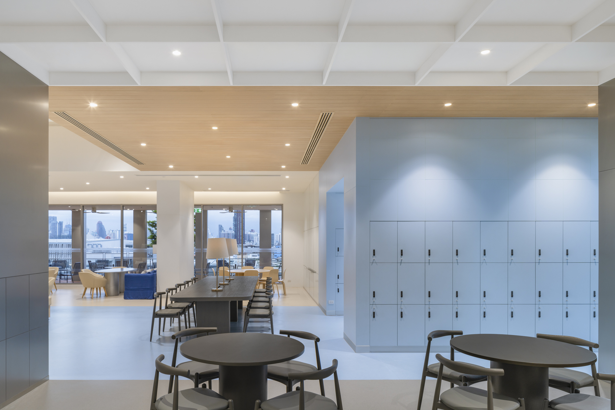 Gallery of Refectory, Lounge, Library at King's College International School Bangkok / Onion - 25