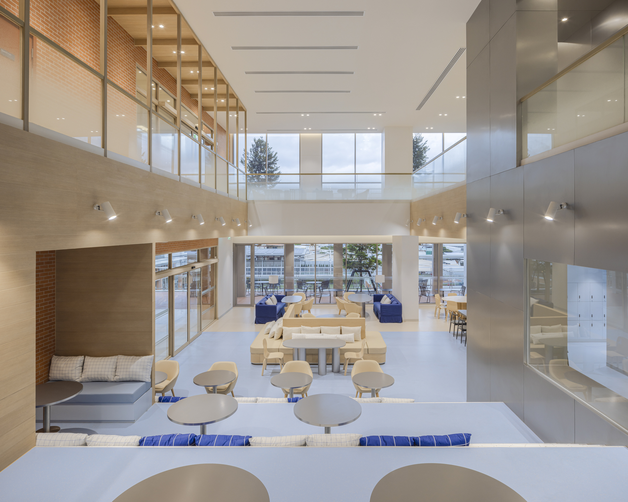 Gallery of Refectory, Lounge, Library at King's College International ...