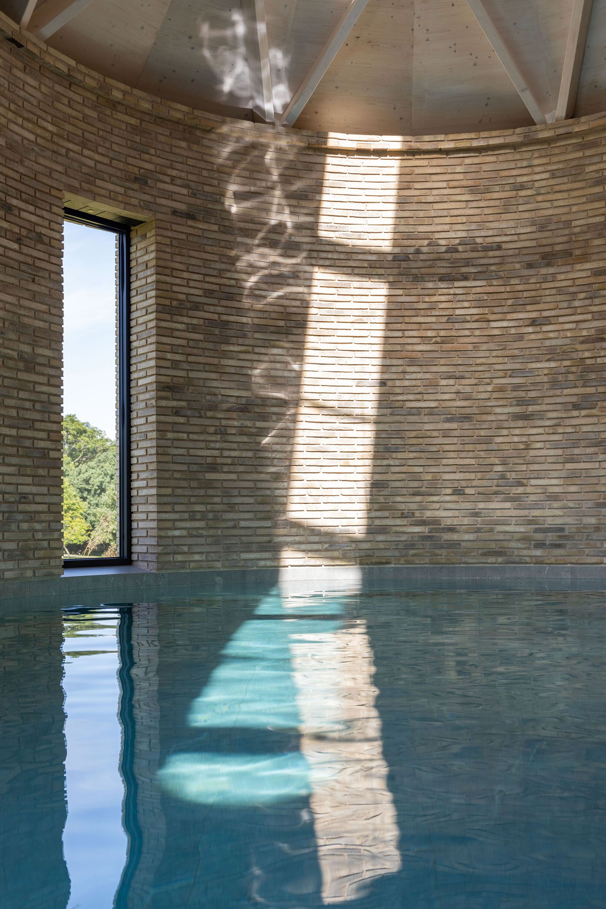 Gallery of Malvern Pool House / Klas Hyllén Architecture - 4