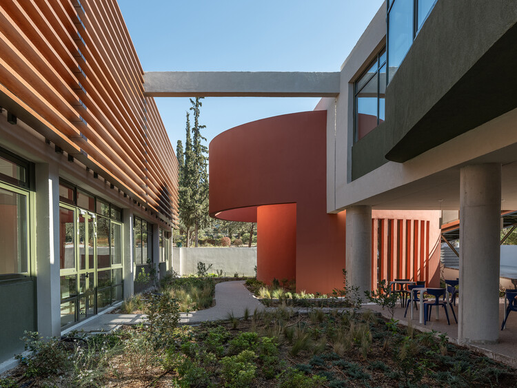 Pinewood International School-Anatolia College / A.N. Tombazis ...