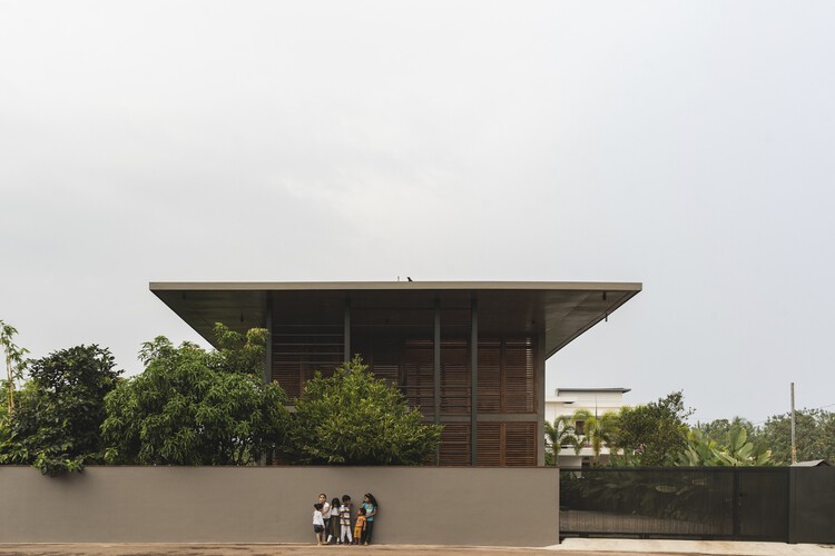 Extending Roofs from Brazil to India: Parallel Residential Design ...