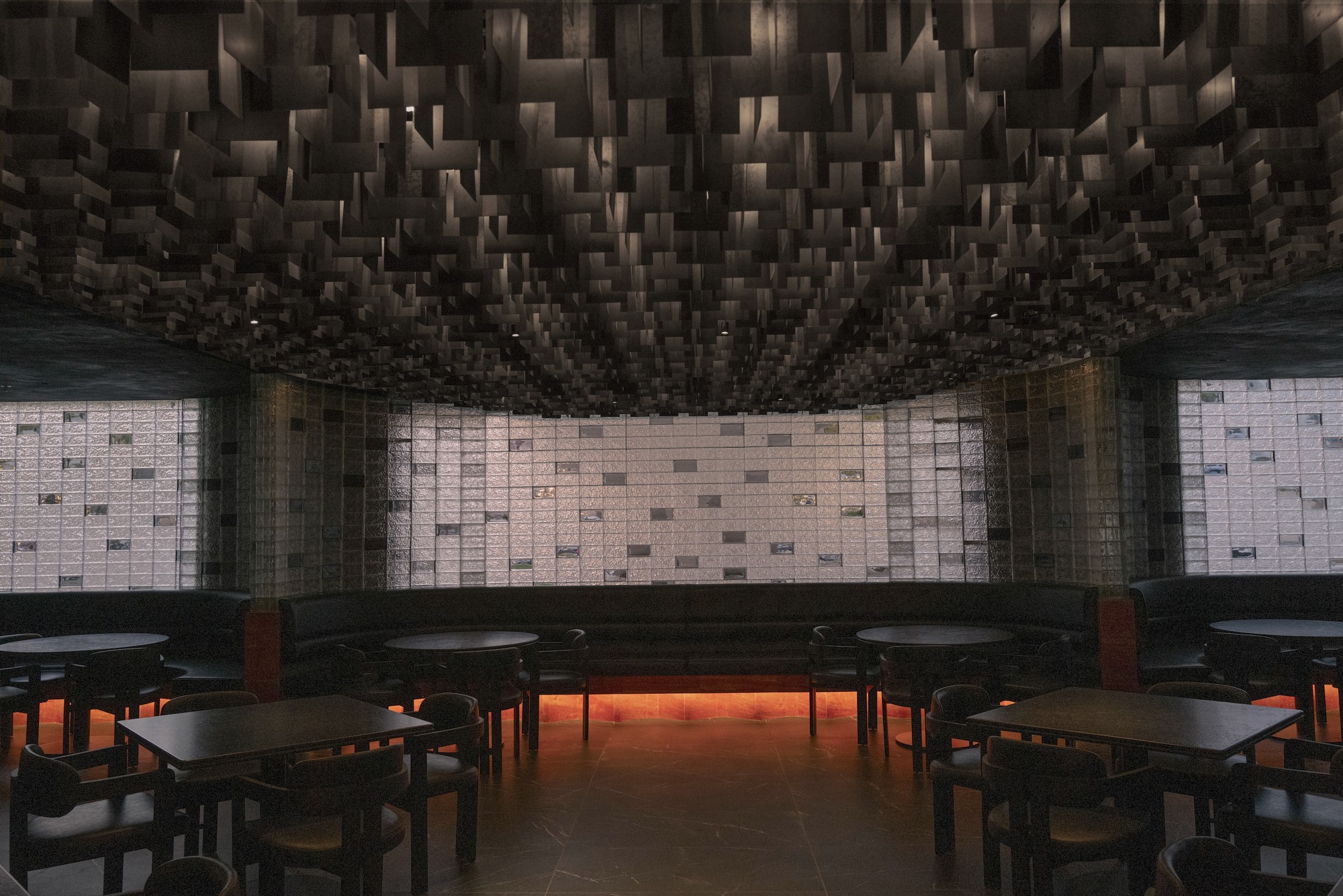 Gallery of Refracting Light and Redefining Space: Glass Bricks in Contemporary Interiors - 9