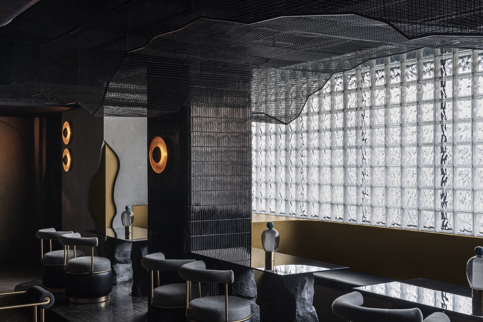 Gallery of Refracting Light and Redefining Space: Glass Bricks in Contemporary Interiors - 10