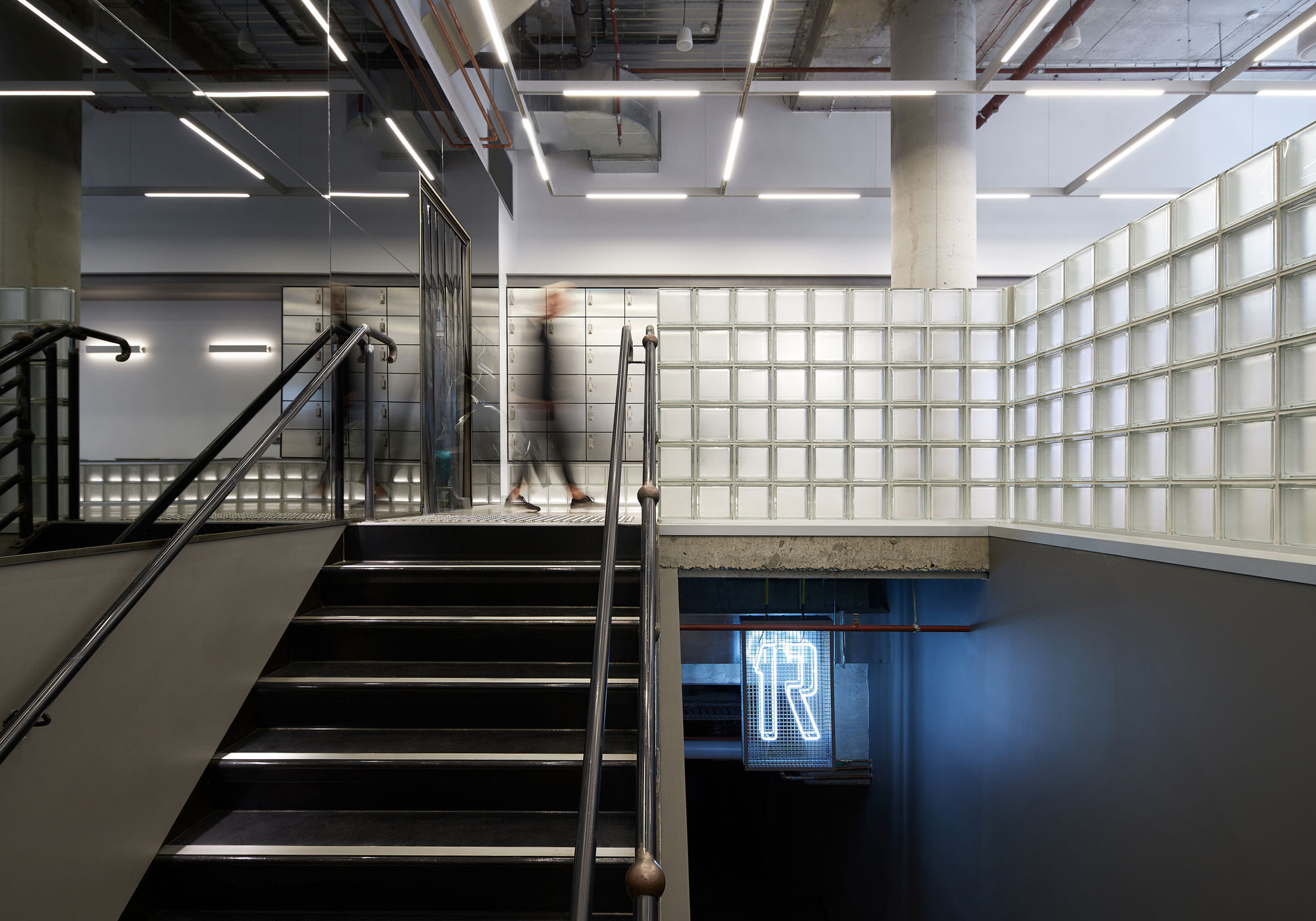 Gallery of Refracting Light and Redefining Space: Glass Bricks in ...