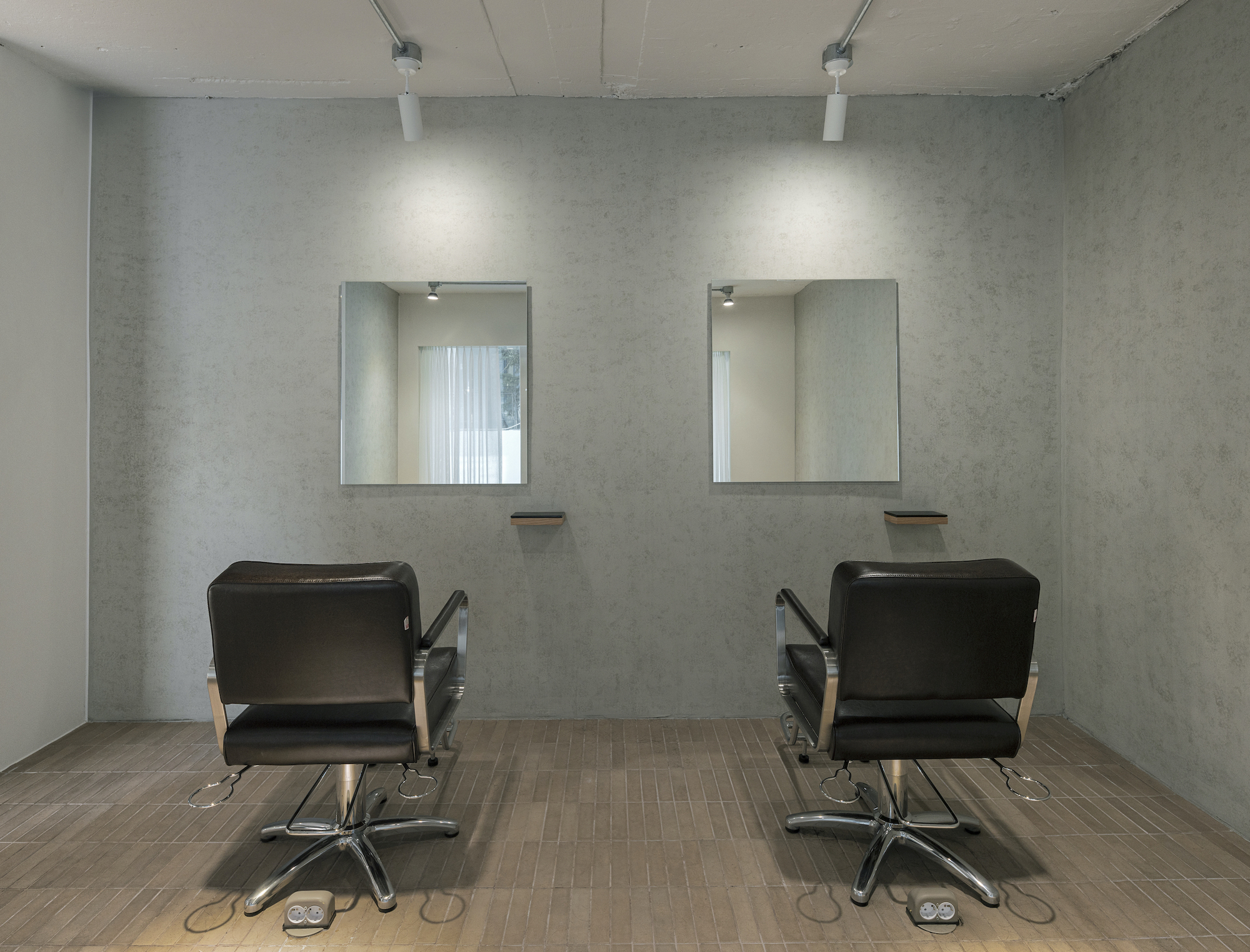 Gallery of Among Hair Salon / Orosy studio - 16