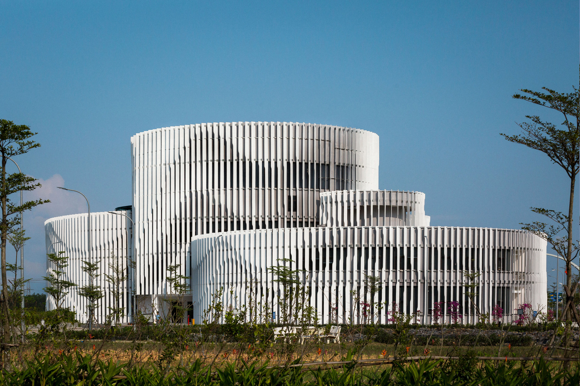 Gallery of Da Nang Hi-Tech Park Headquarters Building / HUNI ...