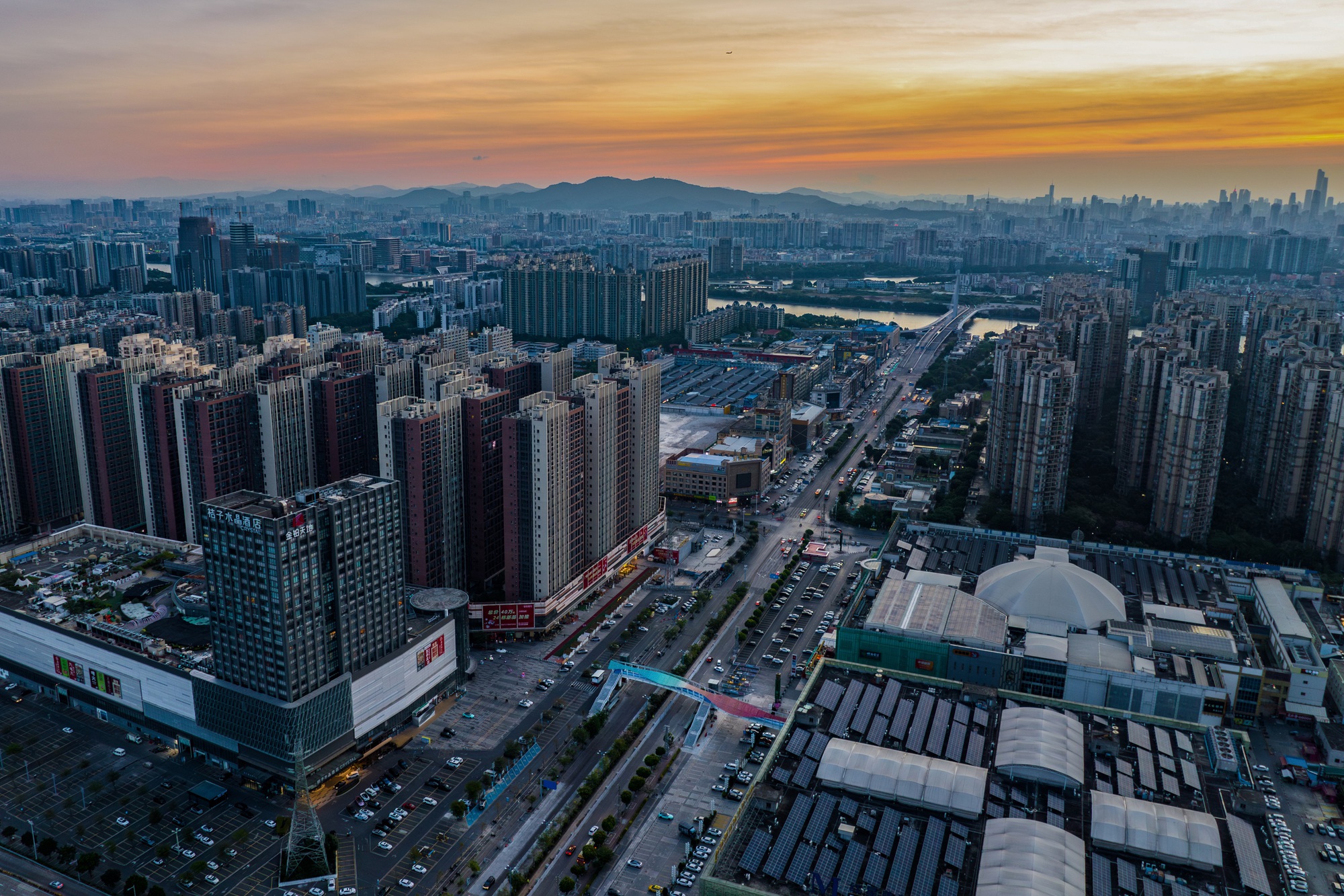 Gallery of Jianshe Avenue Pedestrian Bridge / Atelier cnS - 10