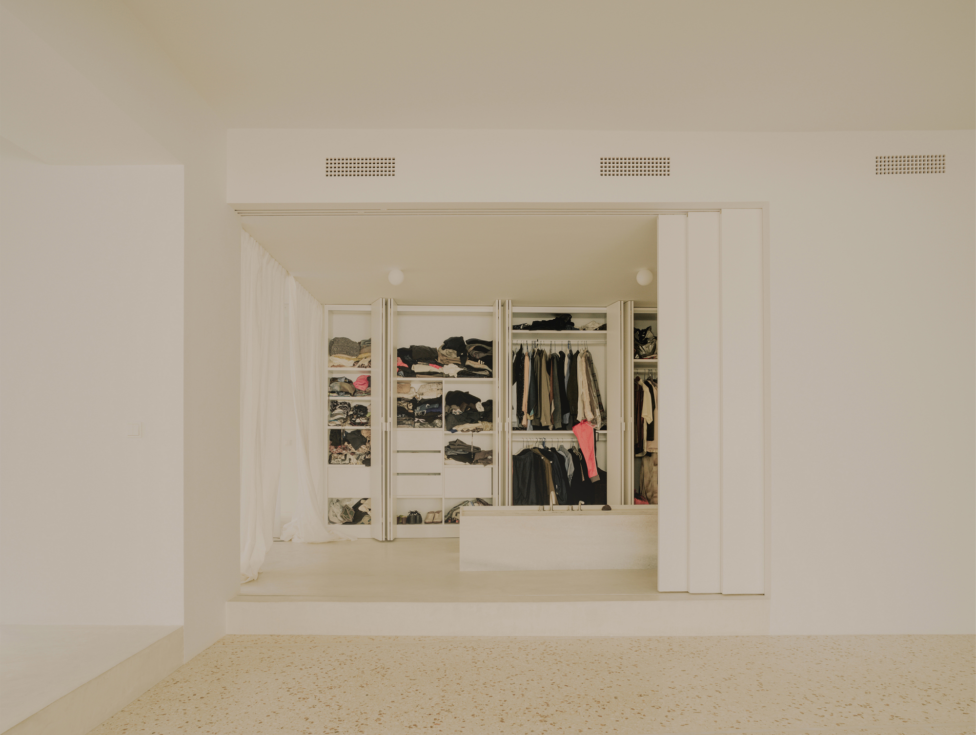 Gallery of Astral Weeks Flat and Exhibition Space / Oblique - 11