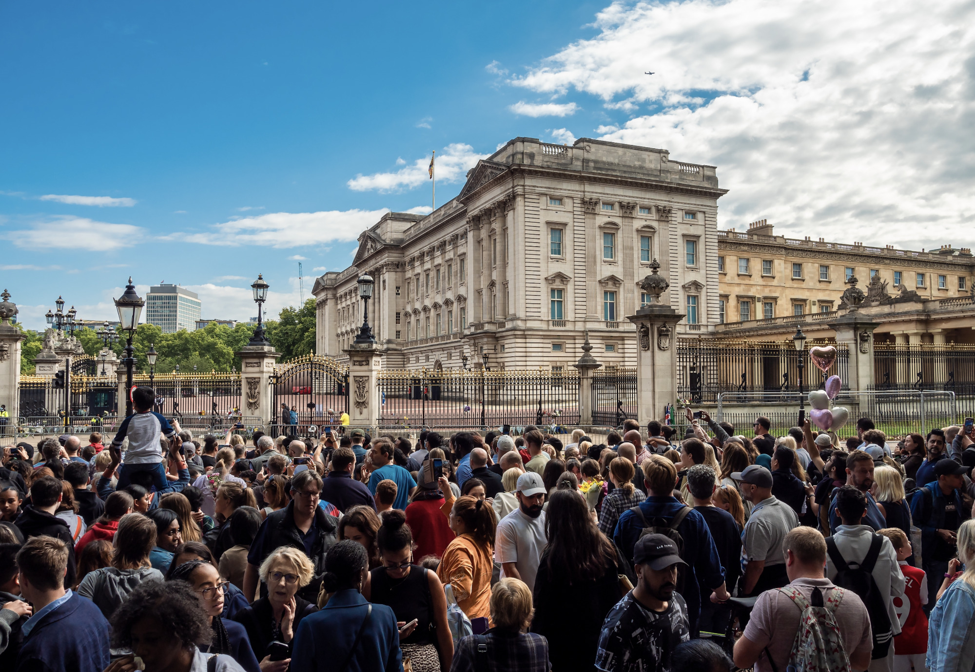 Gallery of Foster + Partners and Heatherwick Studio Amongst Shortlisted ...