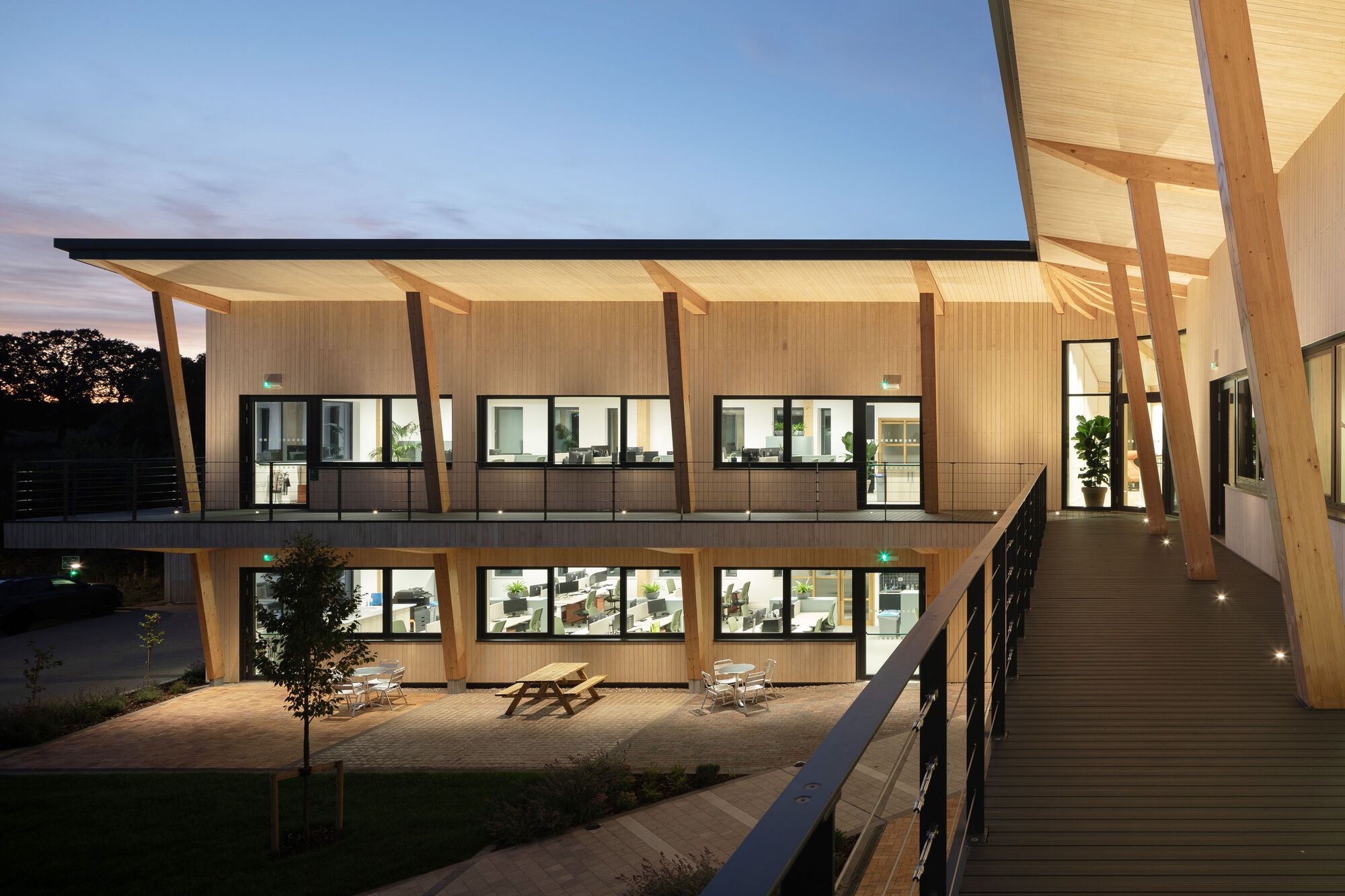 Gallery of Unusual HQ / Corstorphine & Wright - 15