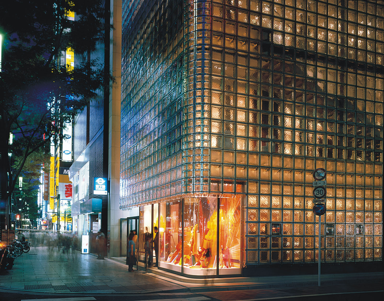 Gallery of AD Classics: Maison Hermès / Renzo Piano Building Workshop - 4