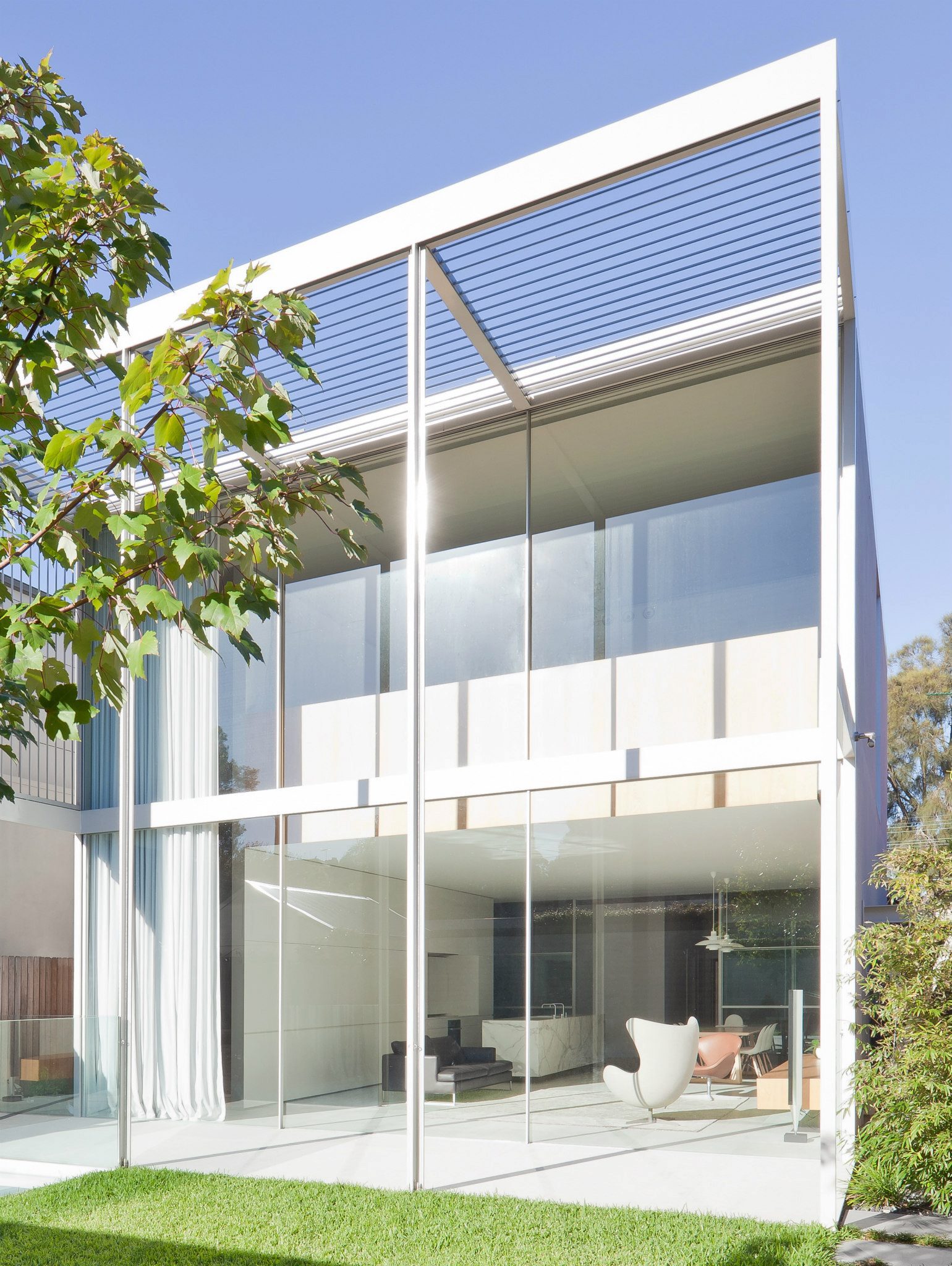 Gallery of Frameless is More: How Minimalist Windows Shape ...