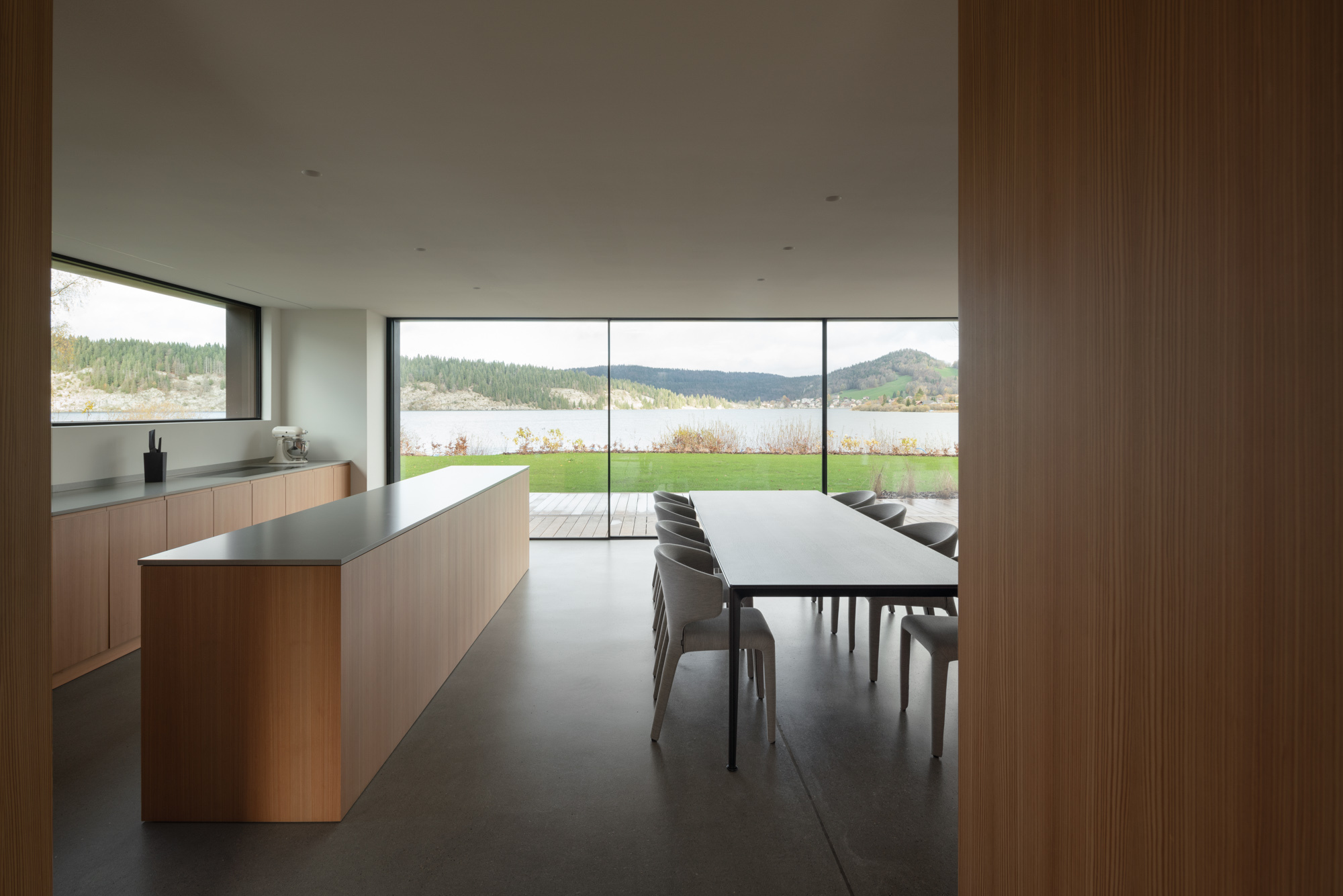 Gallery of Frameless is More: How Minimalist Windows Shape ...