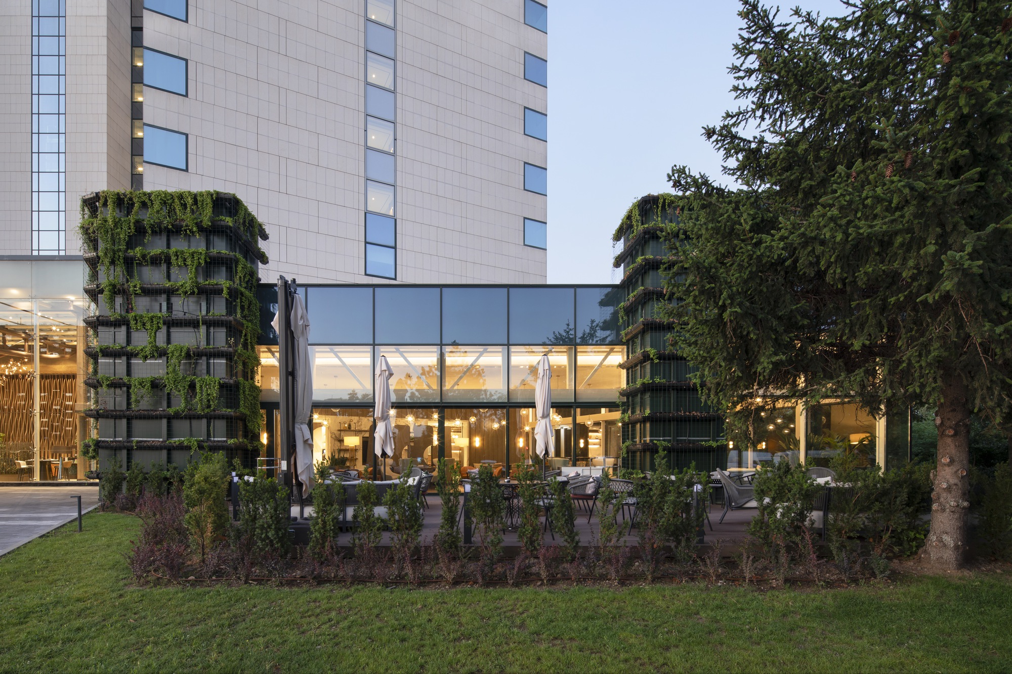 Gallery of Case Studies in Community-Centered Living: Innovative ...
