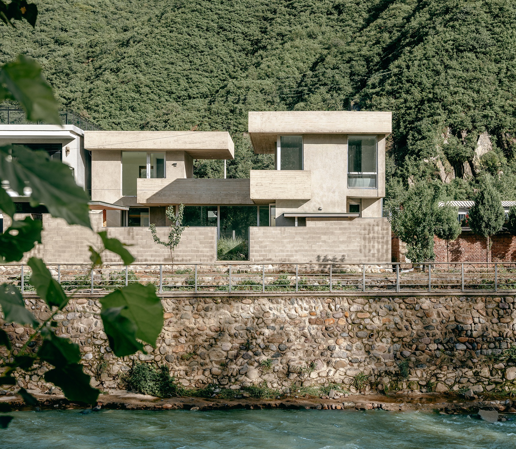 Gallery of Riverside House / xiān Architects - 7