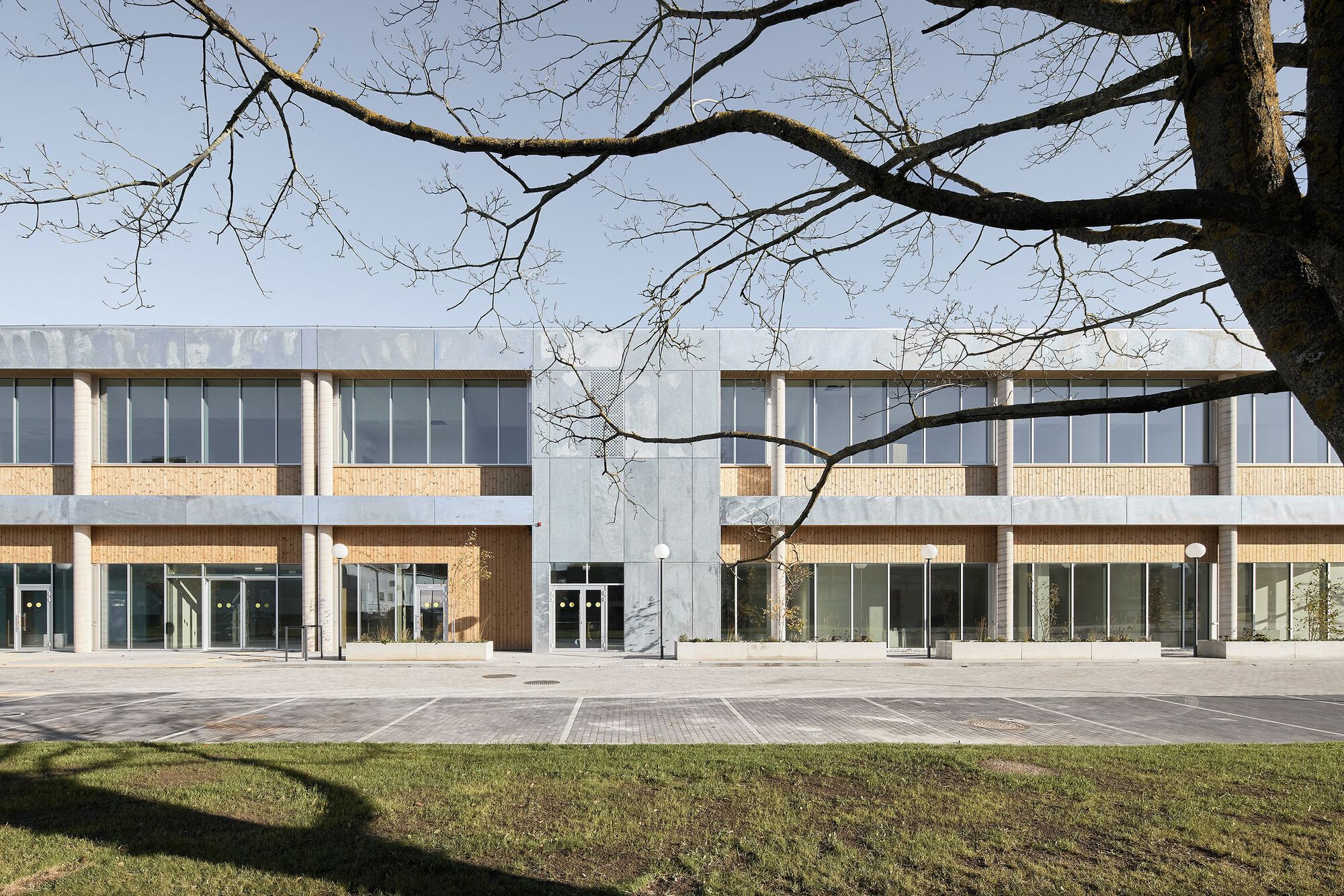 Gallery of Courtyard Mixed-Use Building / After Party - 18