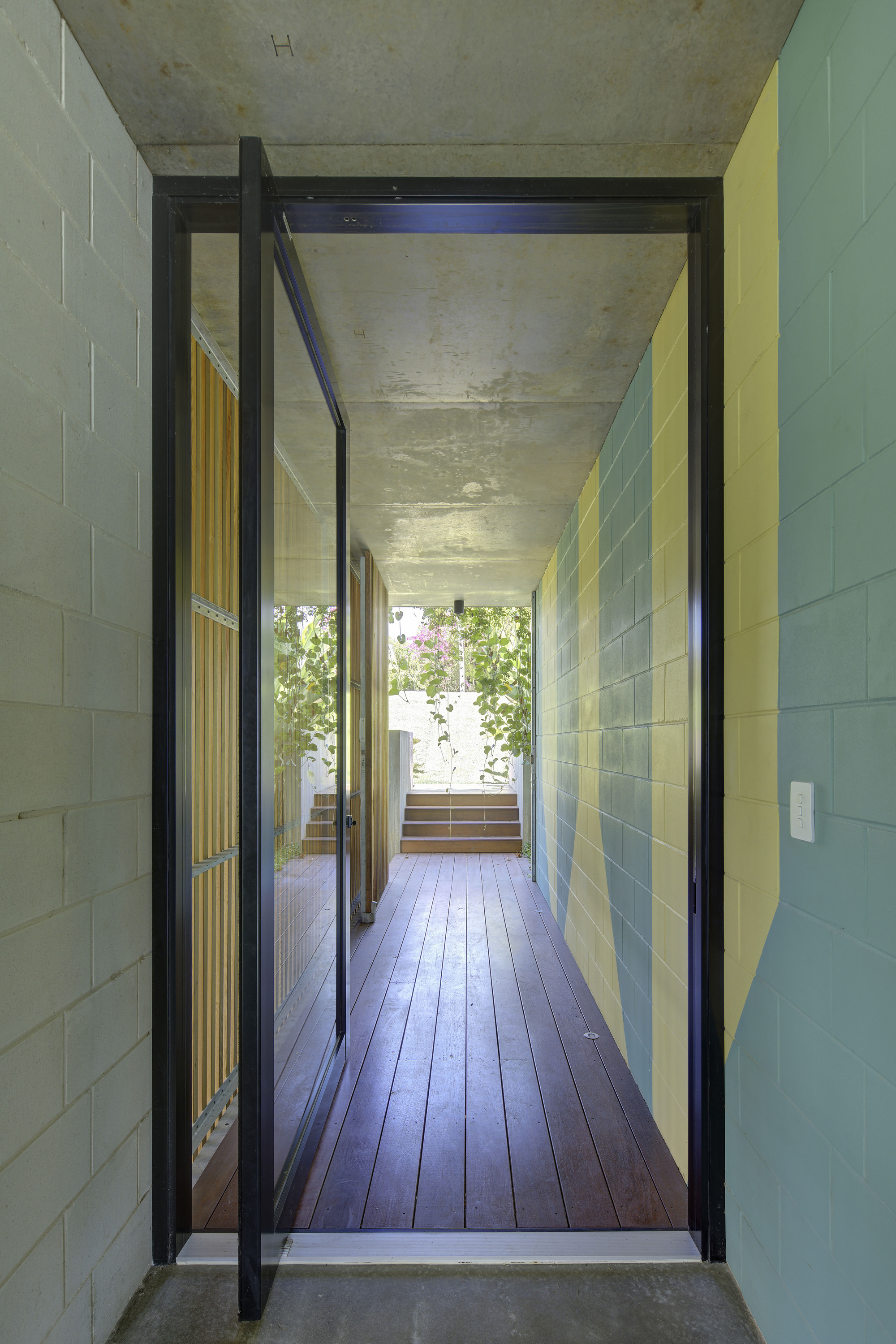 Gallery of Airlie Beach House / Glyde Bautovich - 26