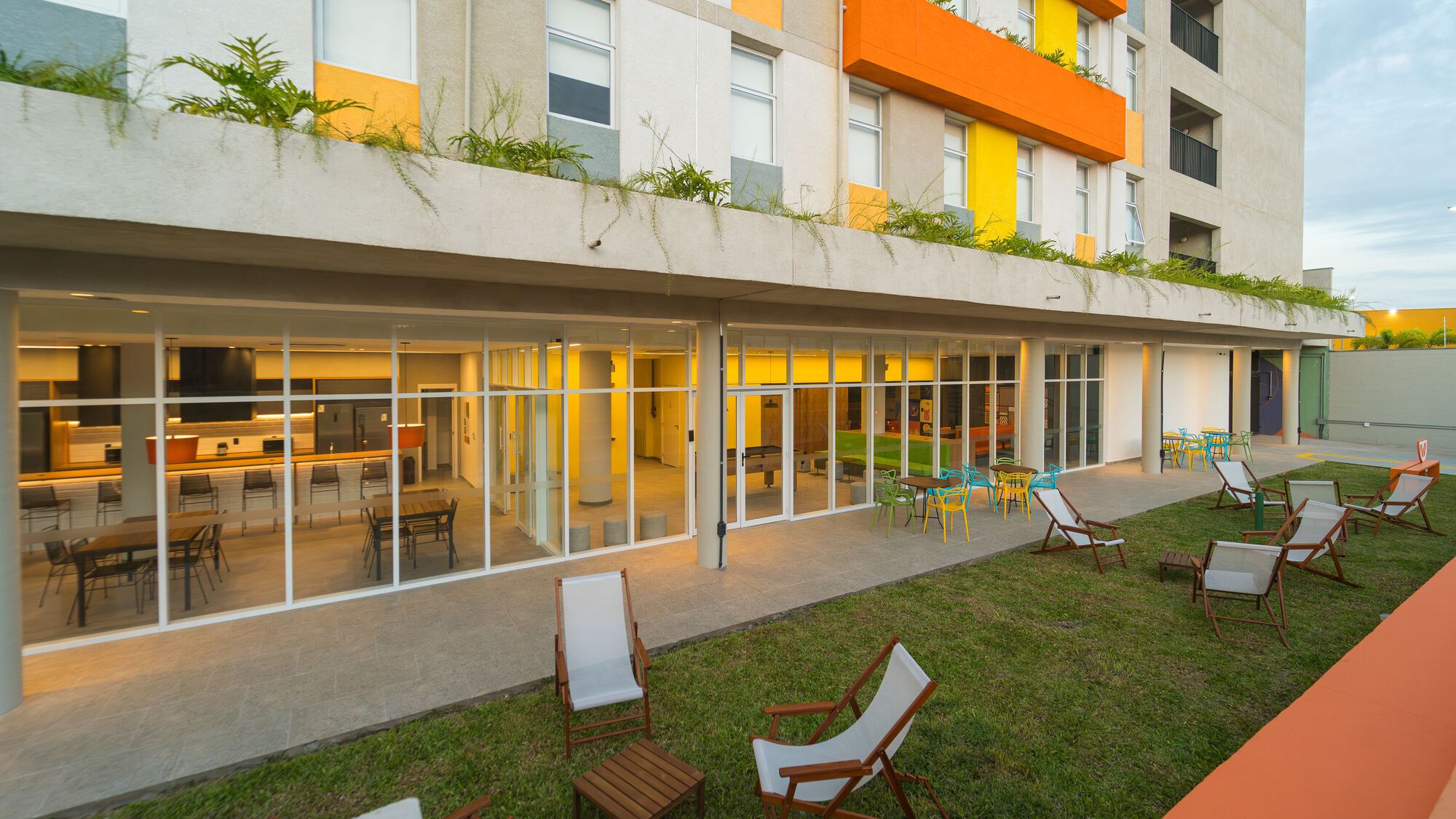 Galeria de Uliving Campinas / Branco Meio Amarelo + Isaac Safdie ...