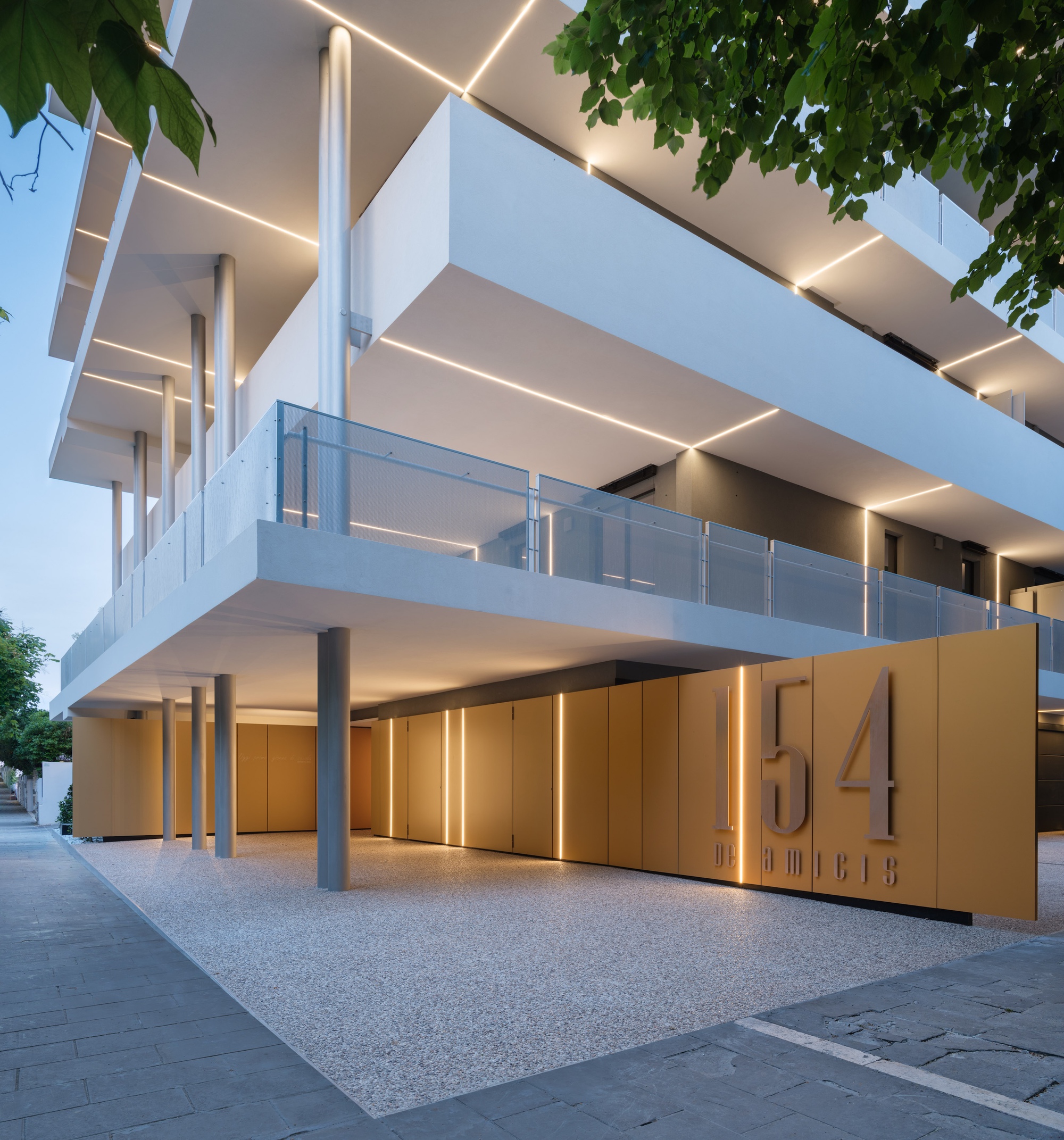 Gallery of De Amicis 154 Residencial Building / Giovanni Vaccarini ...