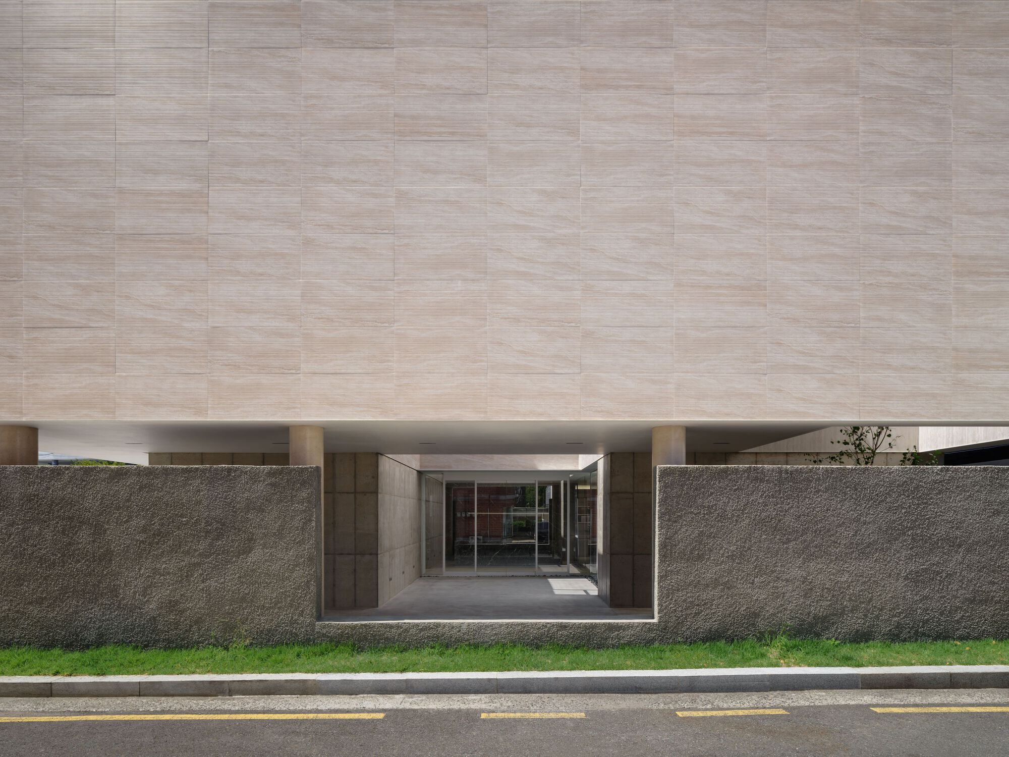 Gallery of Oztile Showroom / Atelier MODS - 7