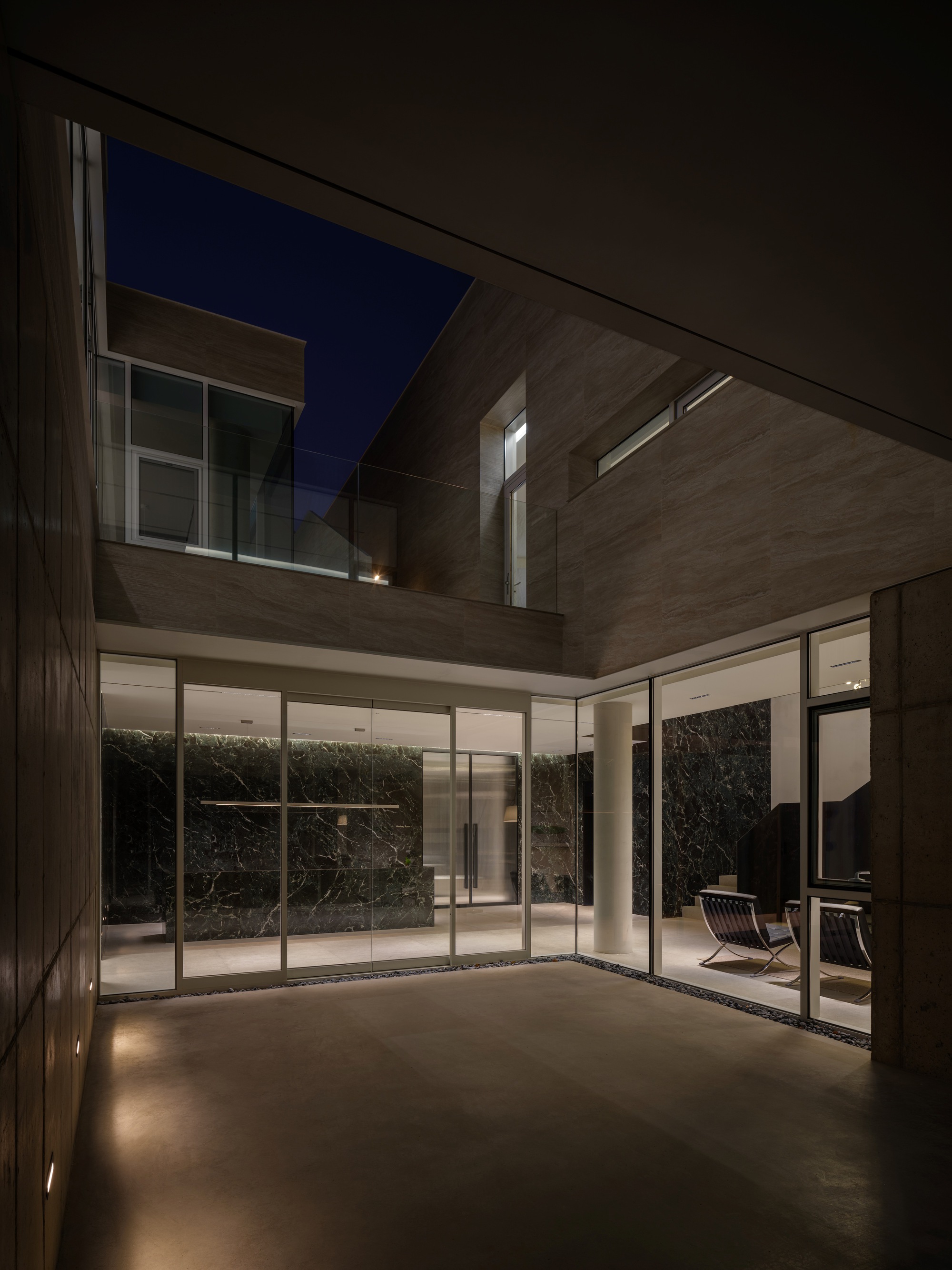 Gallery of Oztile Showroom / Atelier MODS - 28