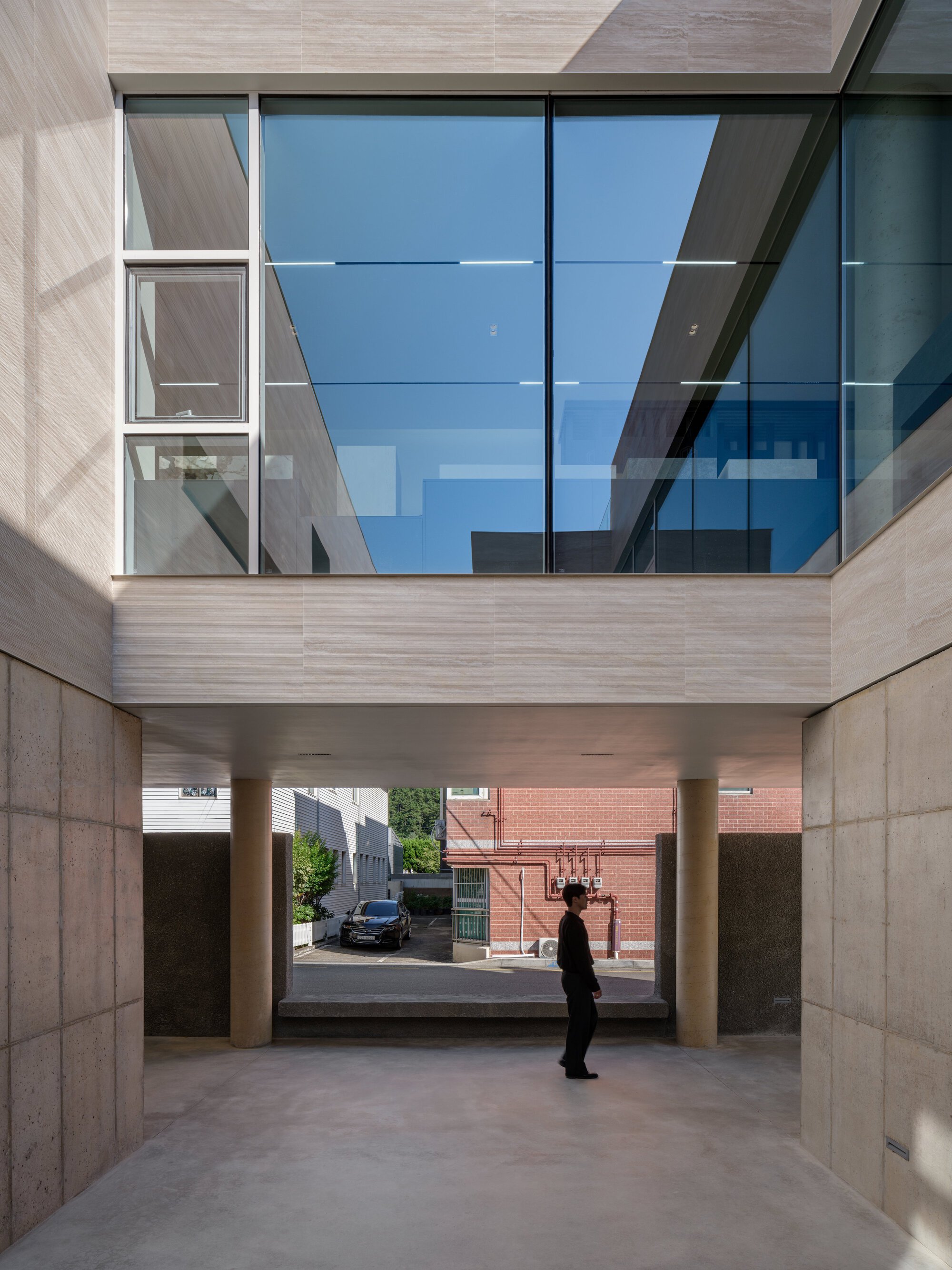 Gallery of Oztile Showroom / Atelier MODS - 20