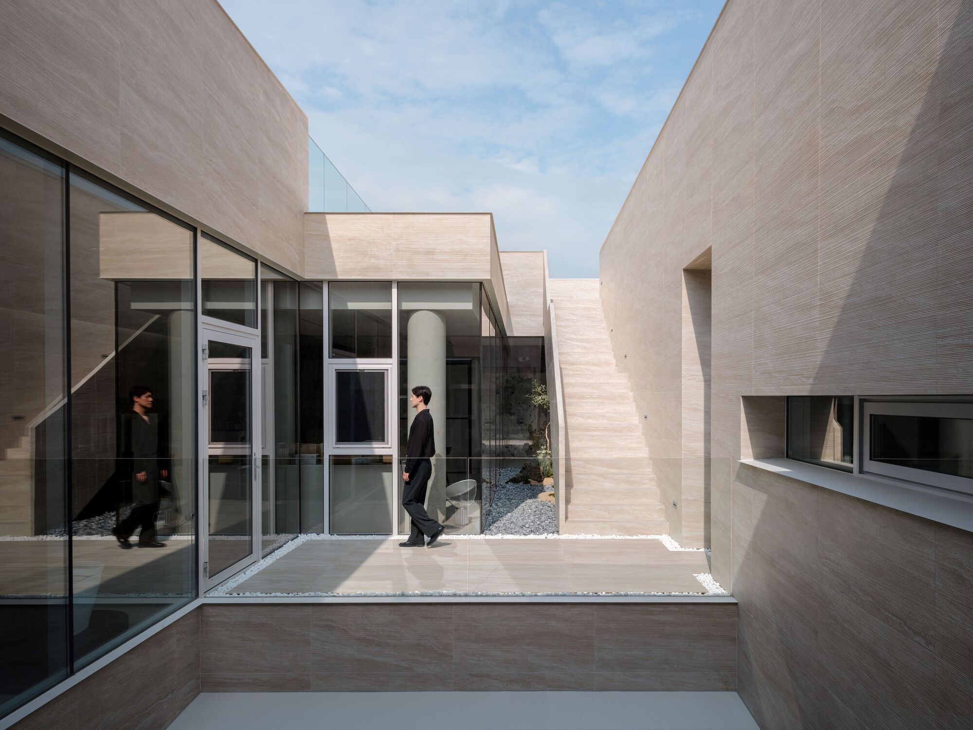 Gallery of Oztile Showroom / Atelier MODS - 4