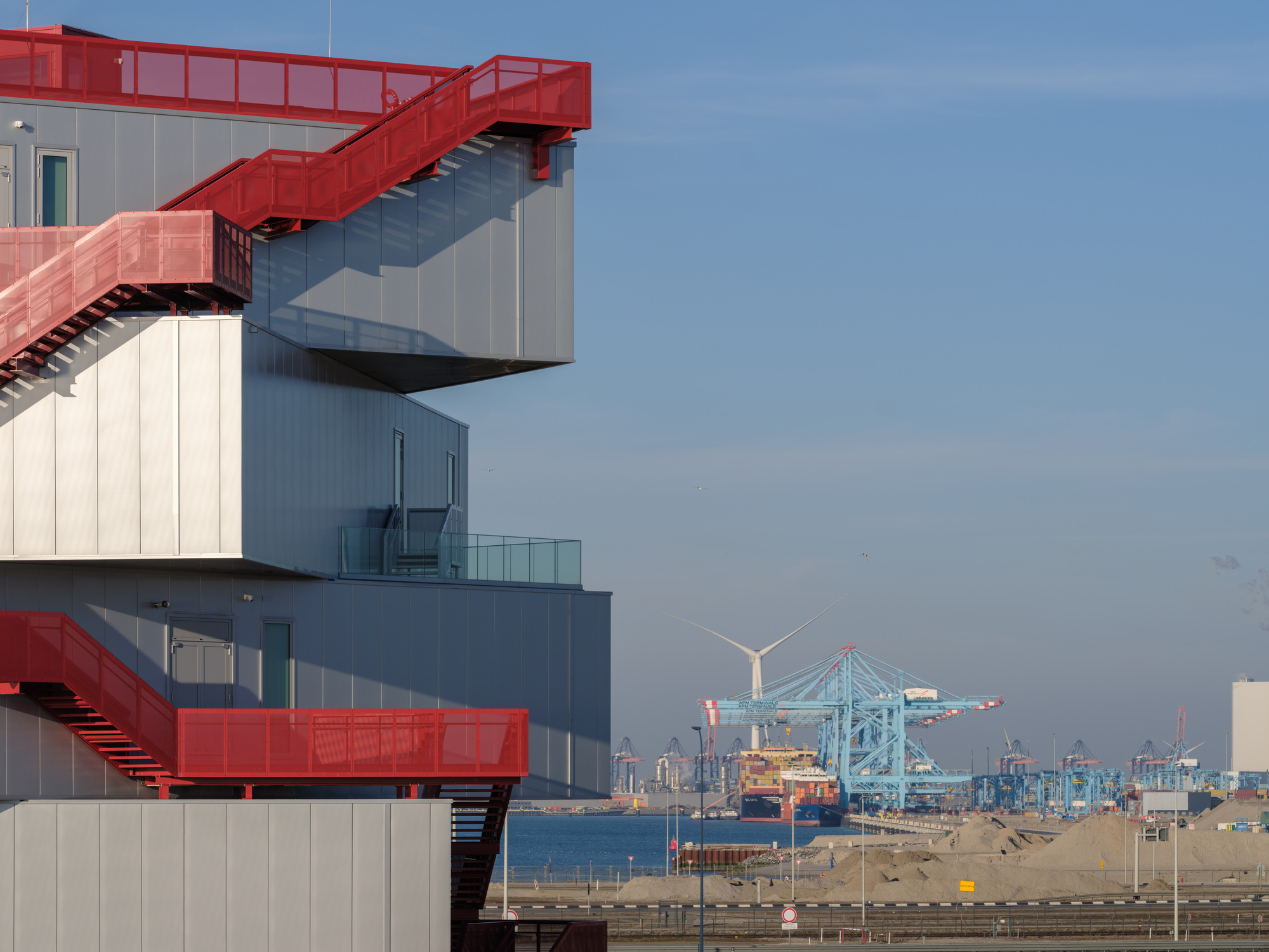 Gallery of Portlantis Visitor and Exhibition Center / MVRDV - 8