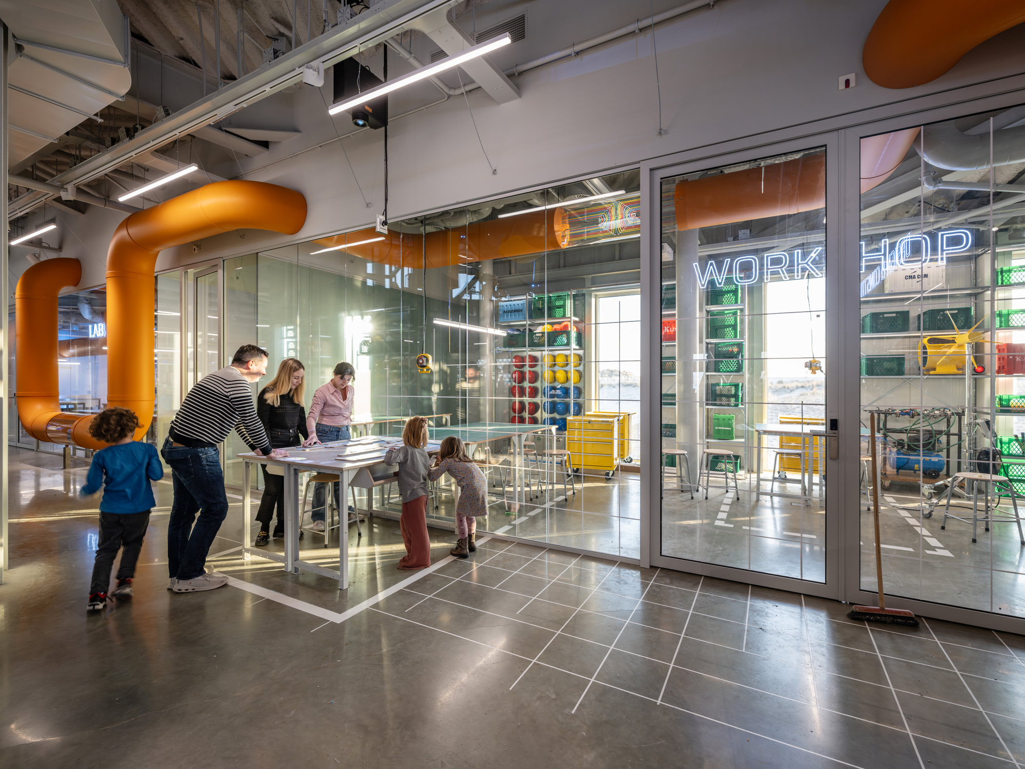 Galería de Centro de visitantes y exposiciones Portlantis / MVRDV - 18