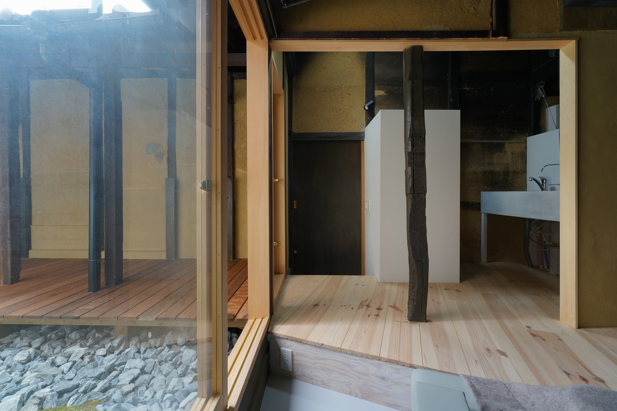 Gallery of Beauty Acupuncture Clinic Ryu no Ana / td-Atelier + ENDO ...