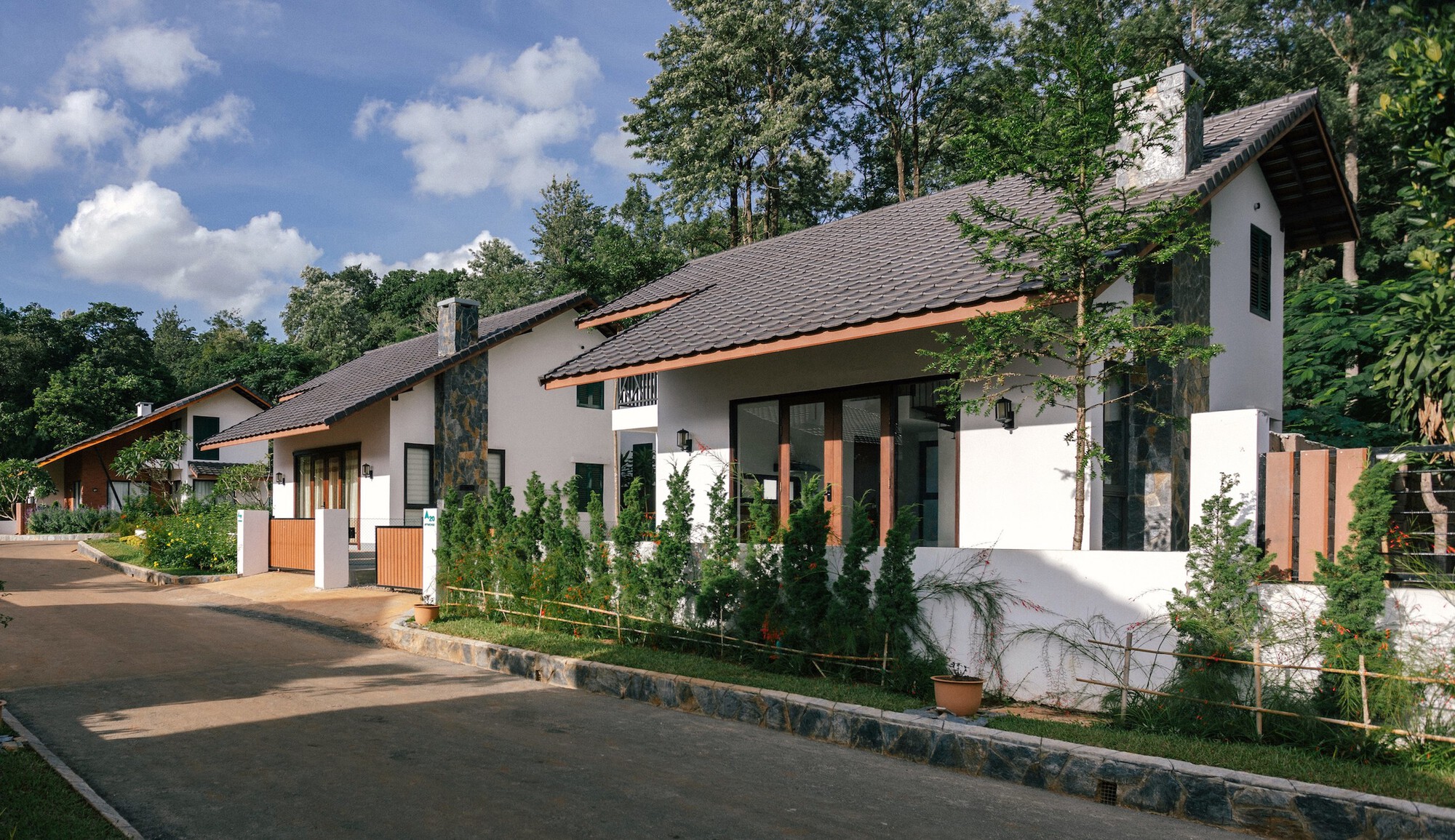 Gallery of Oak Village - The 9th Avenue / 1+1>2 Architects - 9