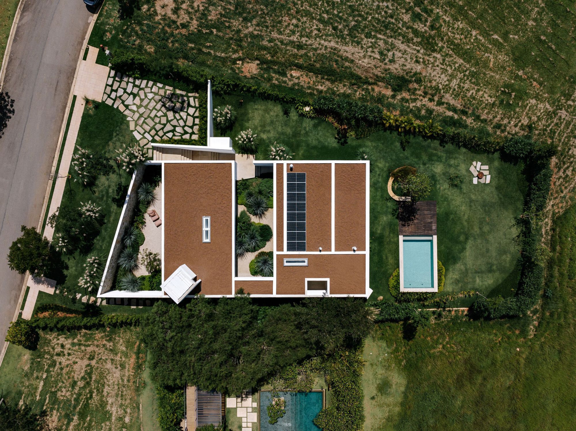 Gallery of House of Courtyards / Felipe Hess Arquitetos - 13