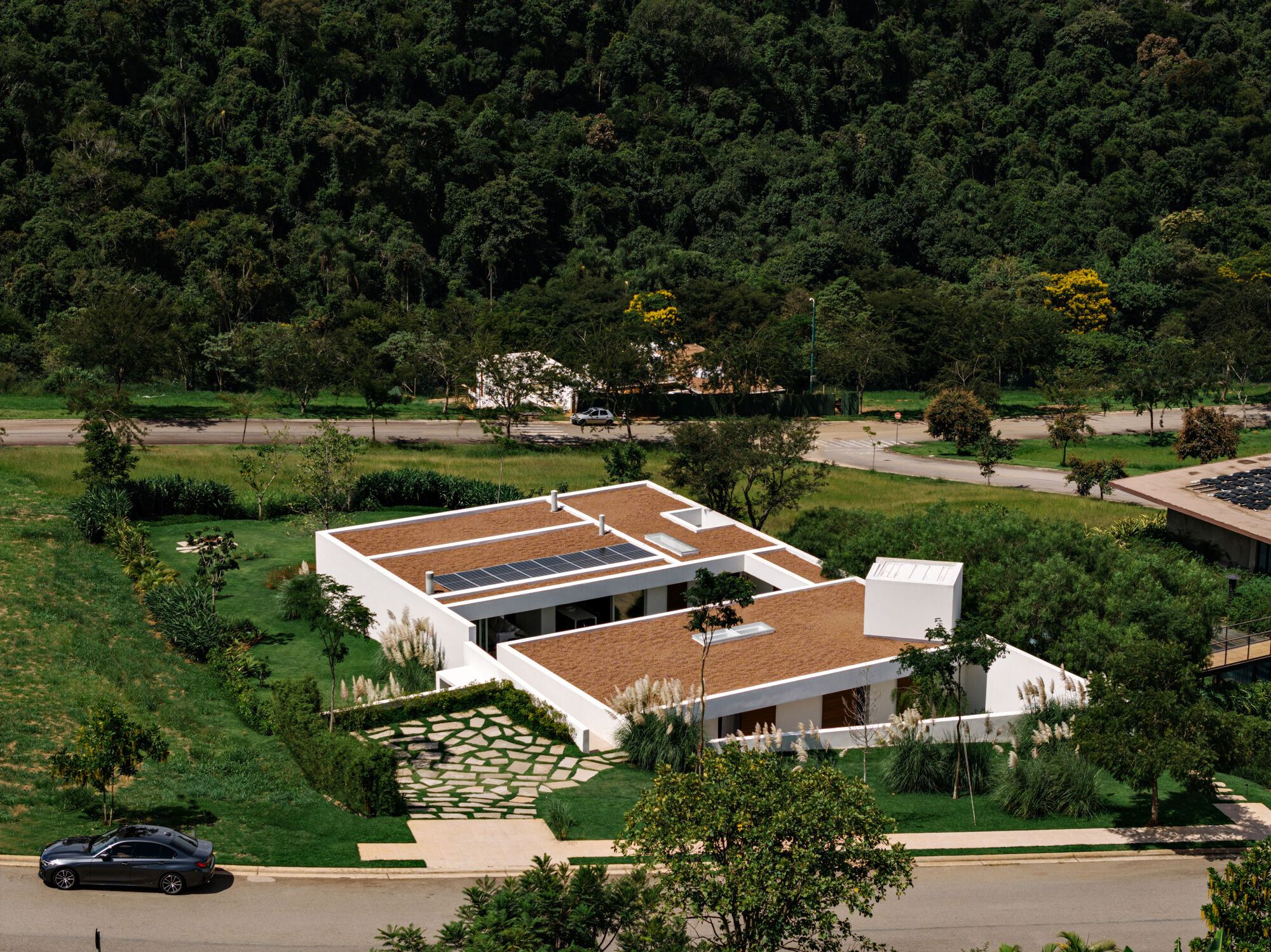 Gallery of House of Courtyards / Felipe Hess Arquitetos - 12