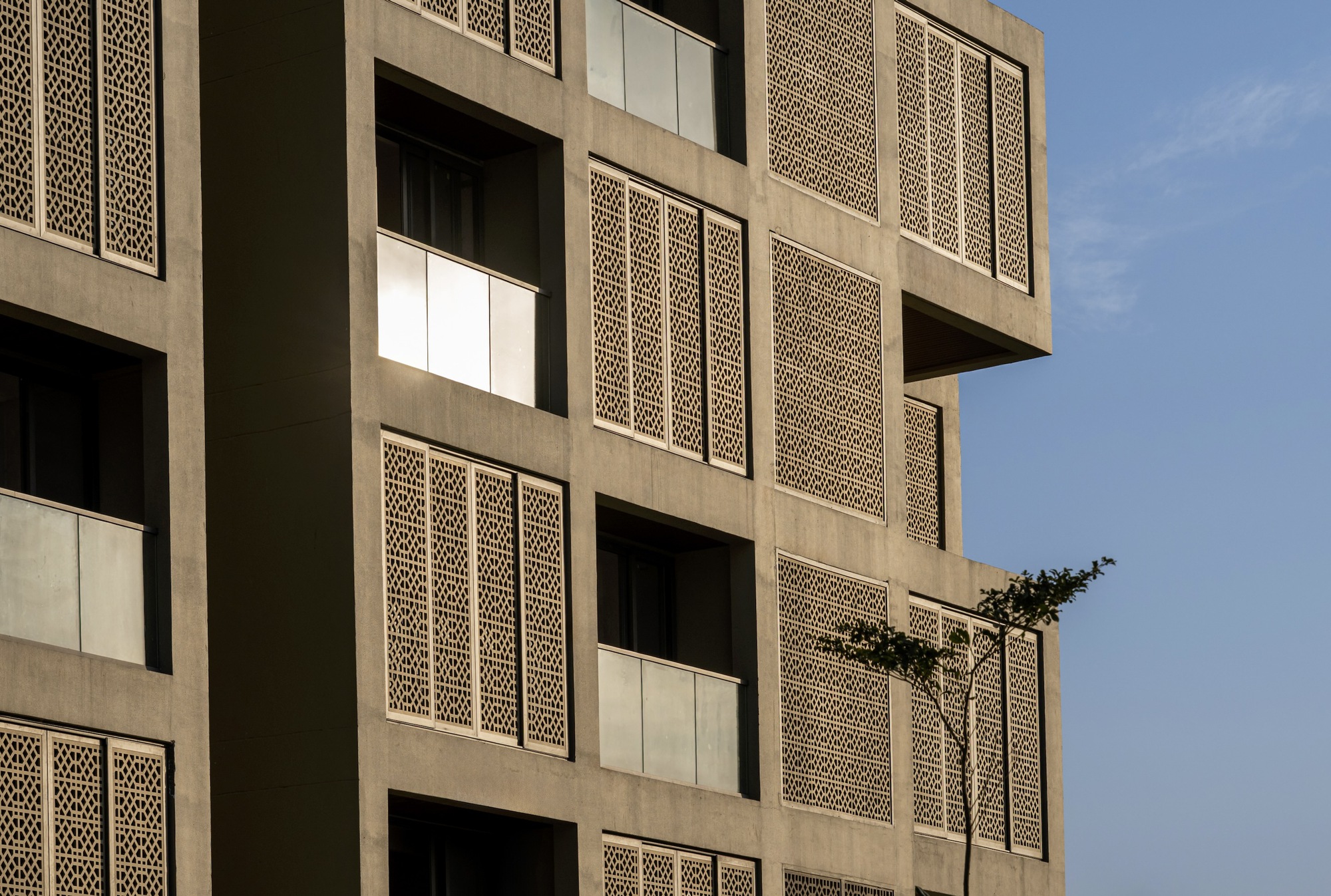 Gallery of SCREEN 504 Residential Building / Sanjay Puri Architects - 14