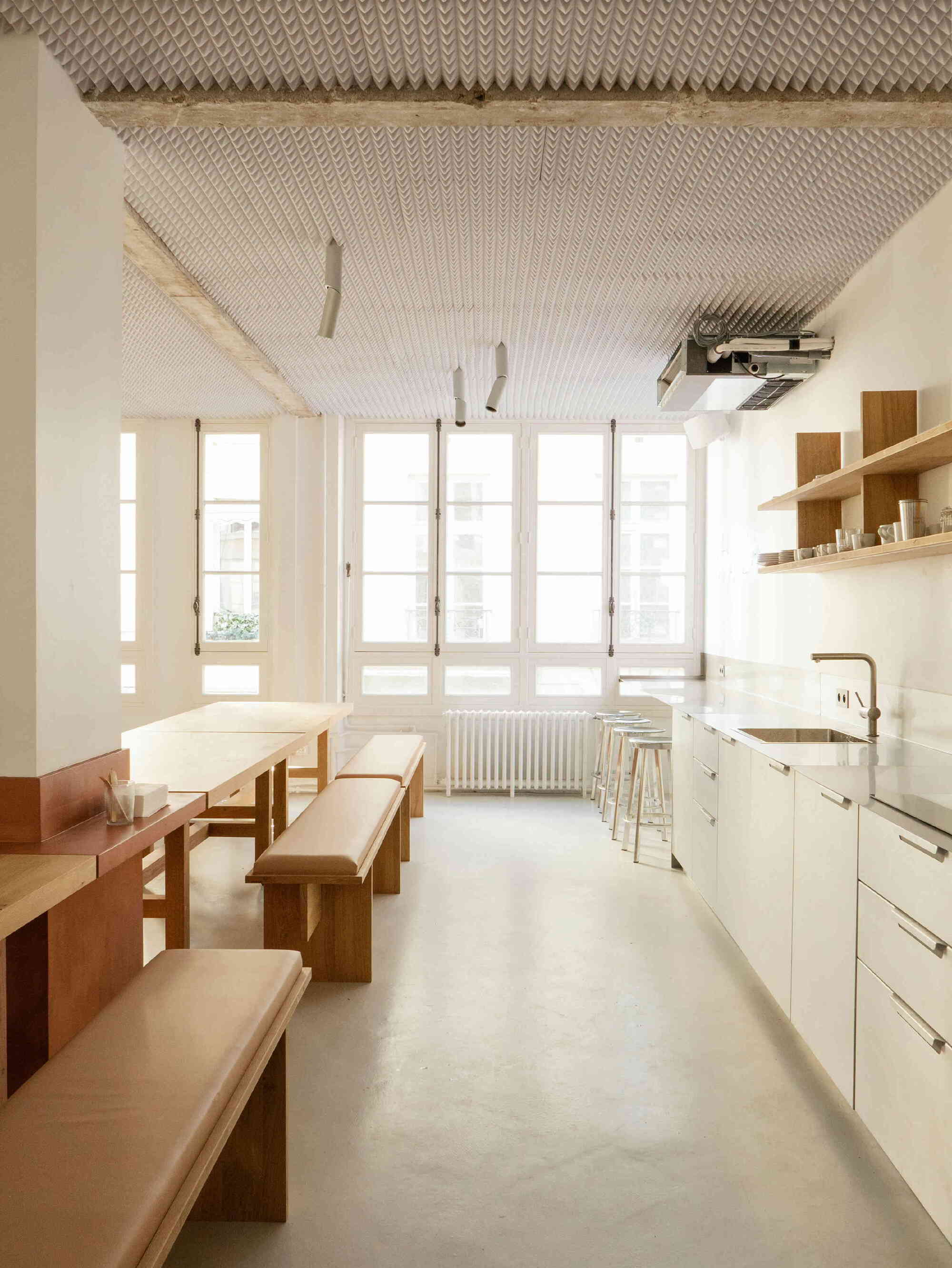 Gallery of Chez Riot Office Space / ūti architectes - 3