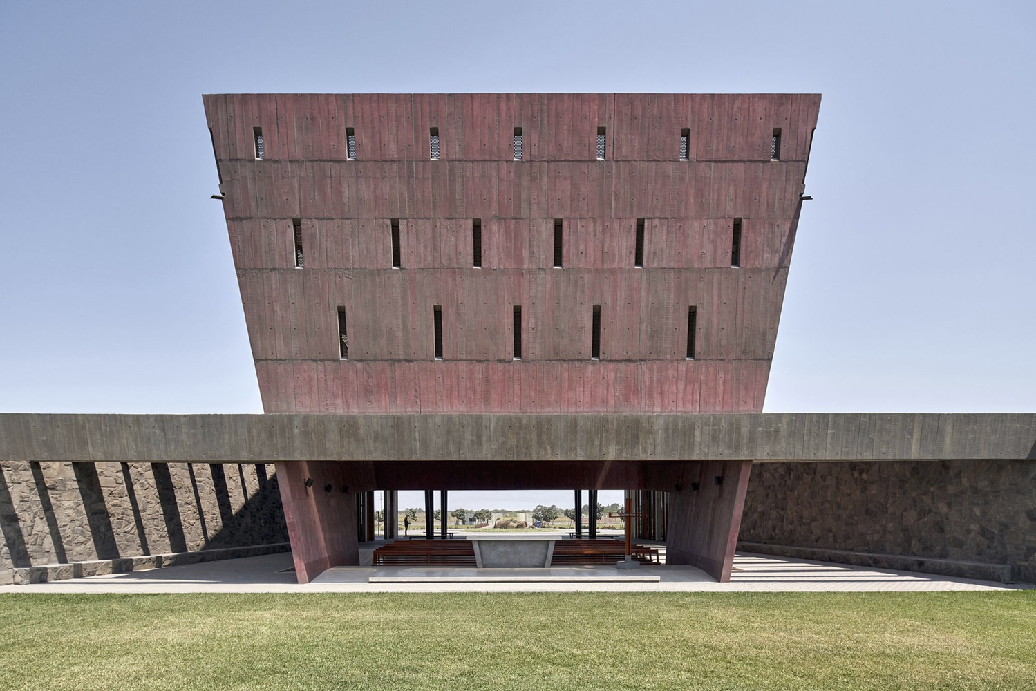 Galería de Conoce a los 15 proyectos finalistas del Premio Obra del Año 2025 de ArchDaily en ...