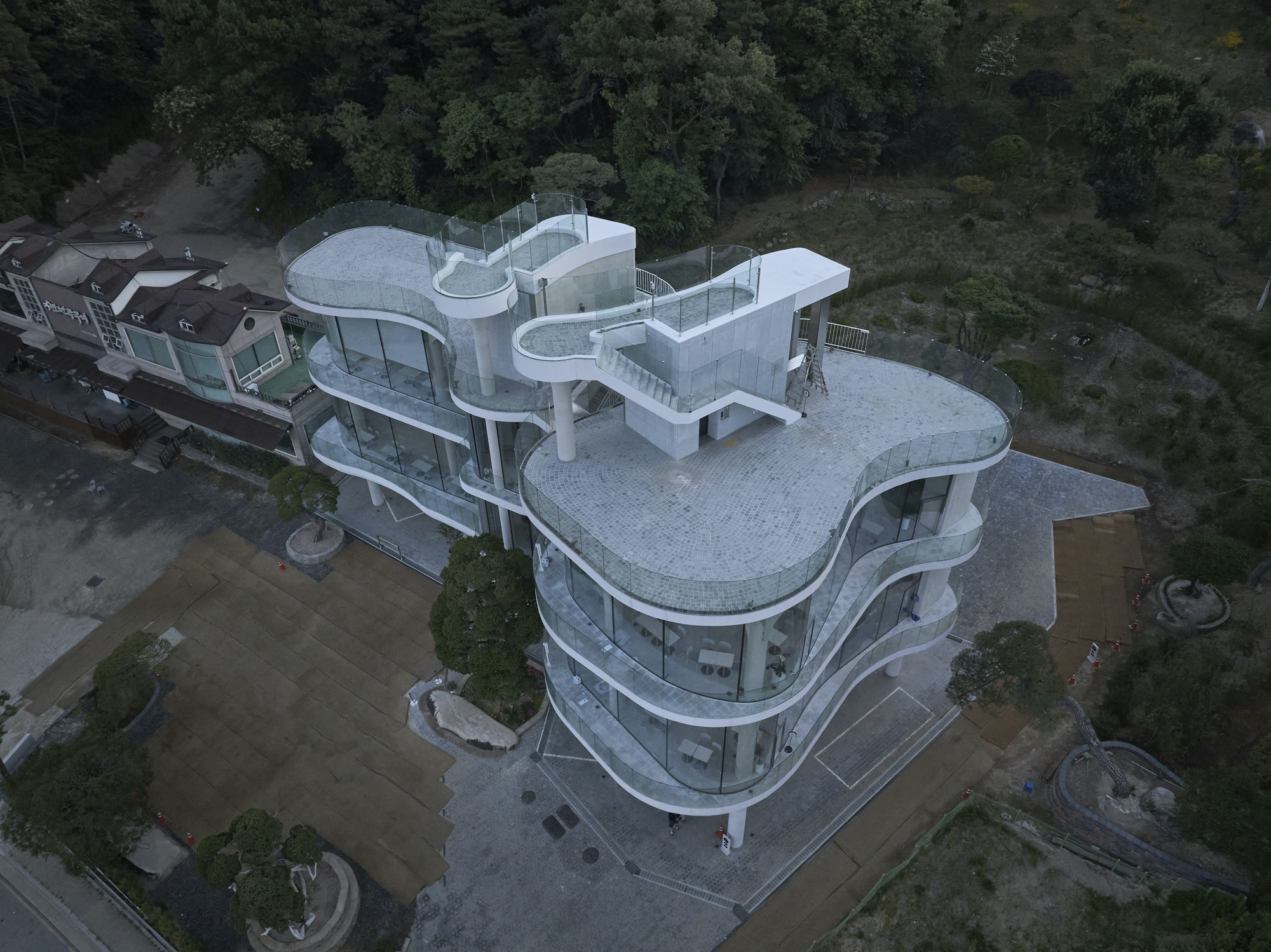 Gallery of Rose Mary Cafe / Chiasmus Partners - 26