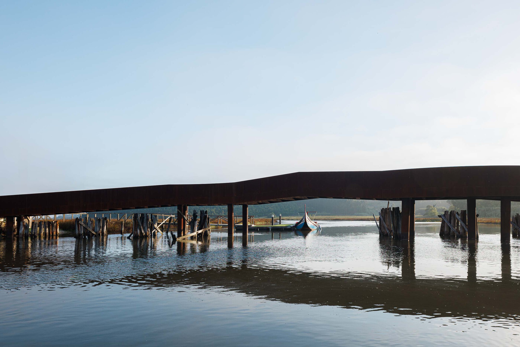 Gallery of Cycle and Pedestrian Crossing Over the Fareja Bridge ...