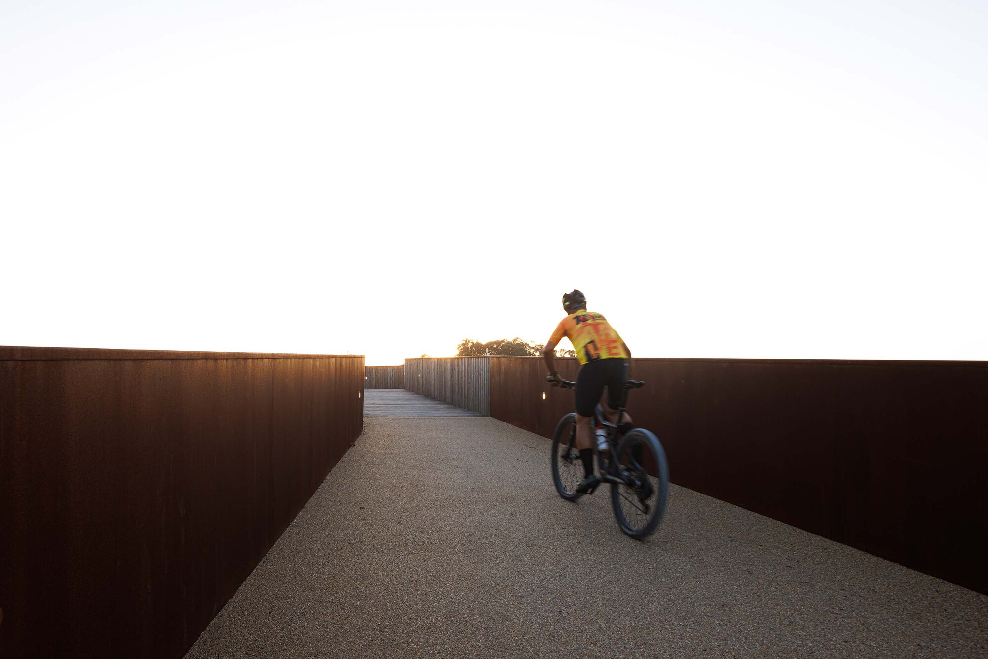 Gallery of Cycle and Pedestrian Crossing Over the Fareja Bridge ...