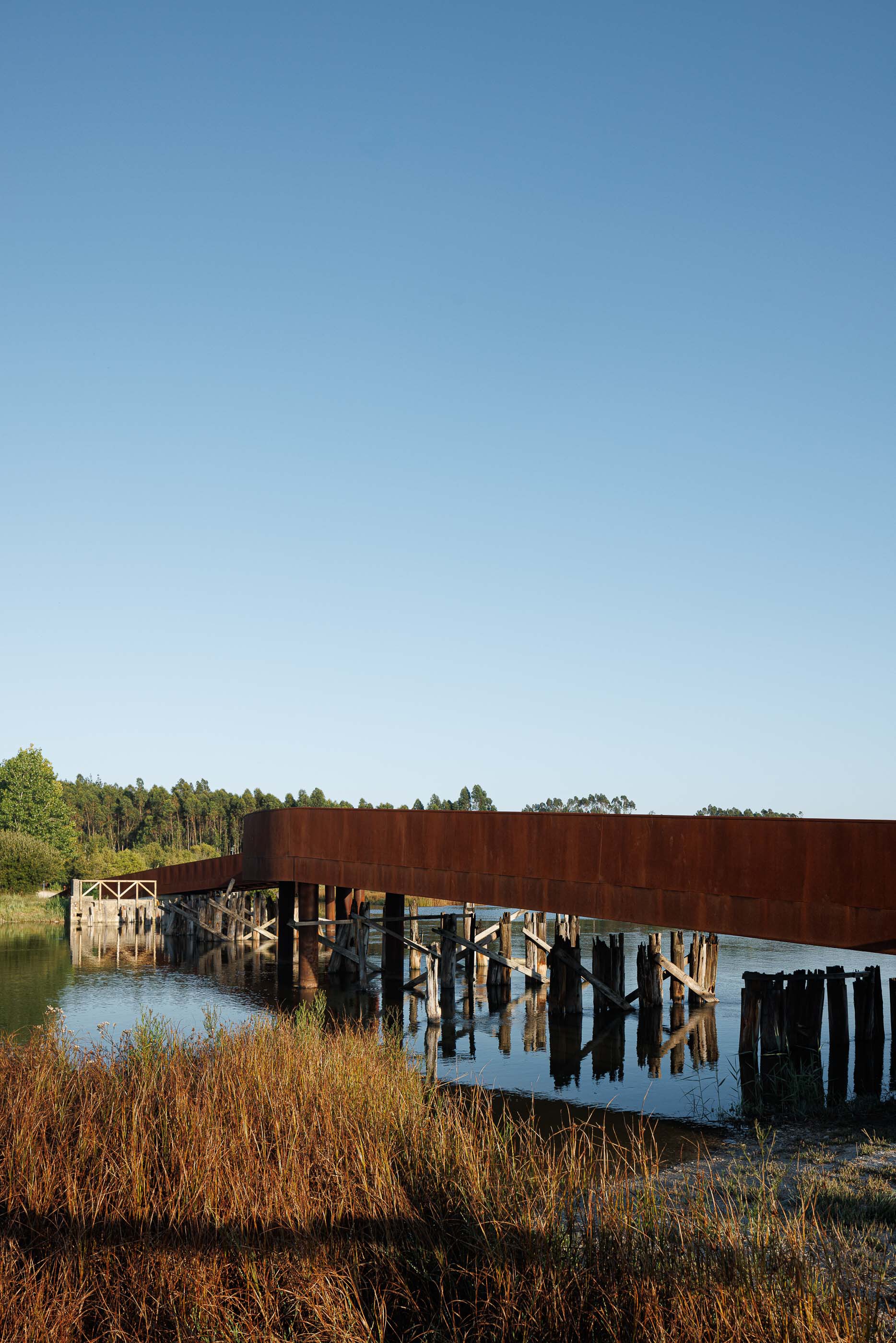 Gallery of Cycle and Pedestrian Crossing Over the Fareja Bridge ...